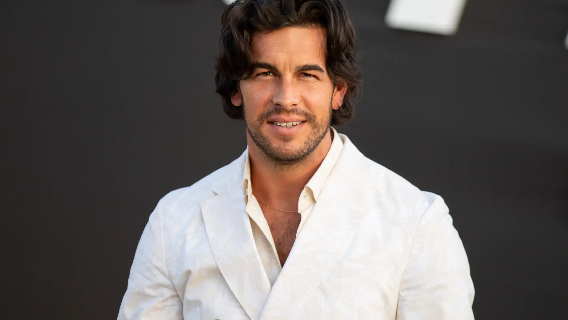 Mario Casas cuenta lo que le hicieron sus padres por nacer "feo": "No ...