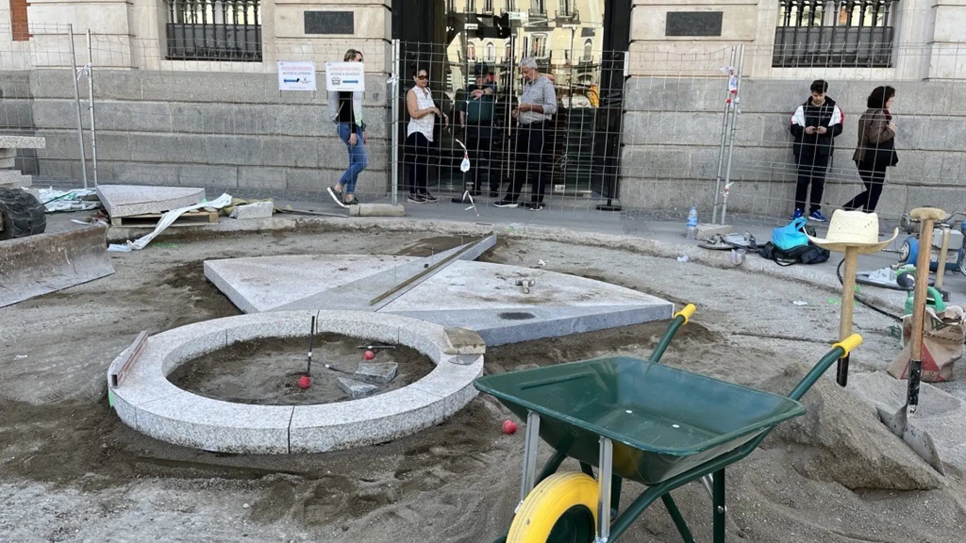 El nuevo 'kilómetro cero' de la Puerta del Sol: un anillo que indica ...