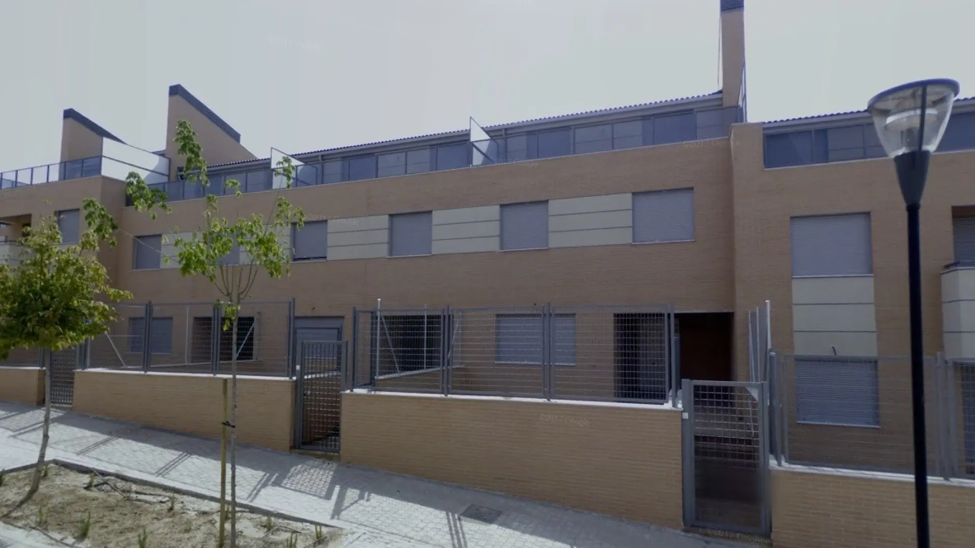 Sale a subasta por un euro un adosado en Arroyomolinos valorado en 365. ...