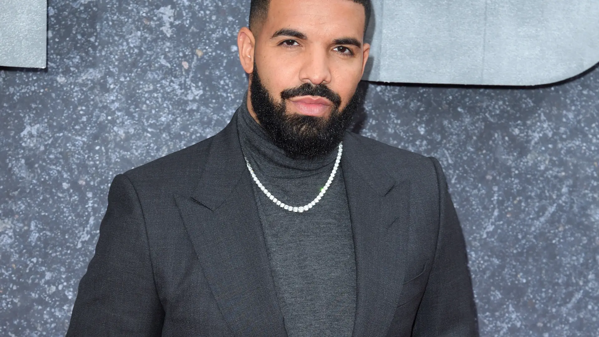 Drake, criticado por su comentario a un guardia de seguridad en su ...