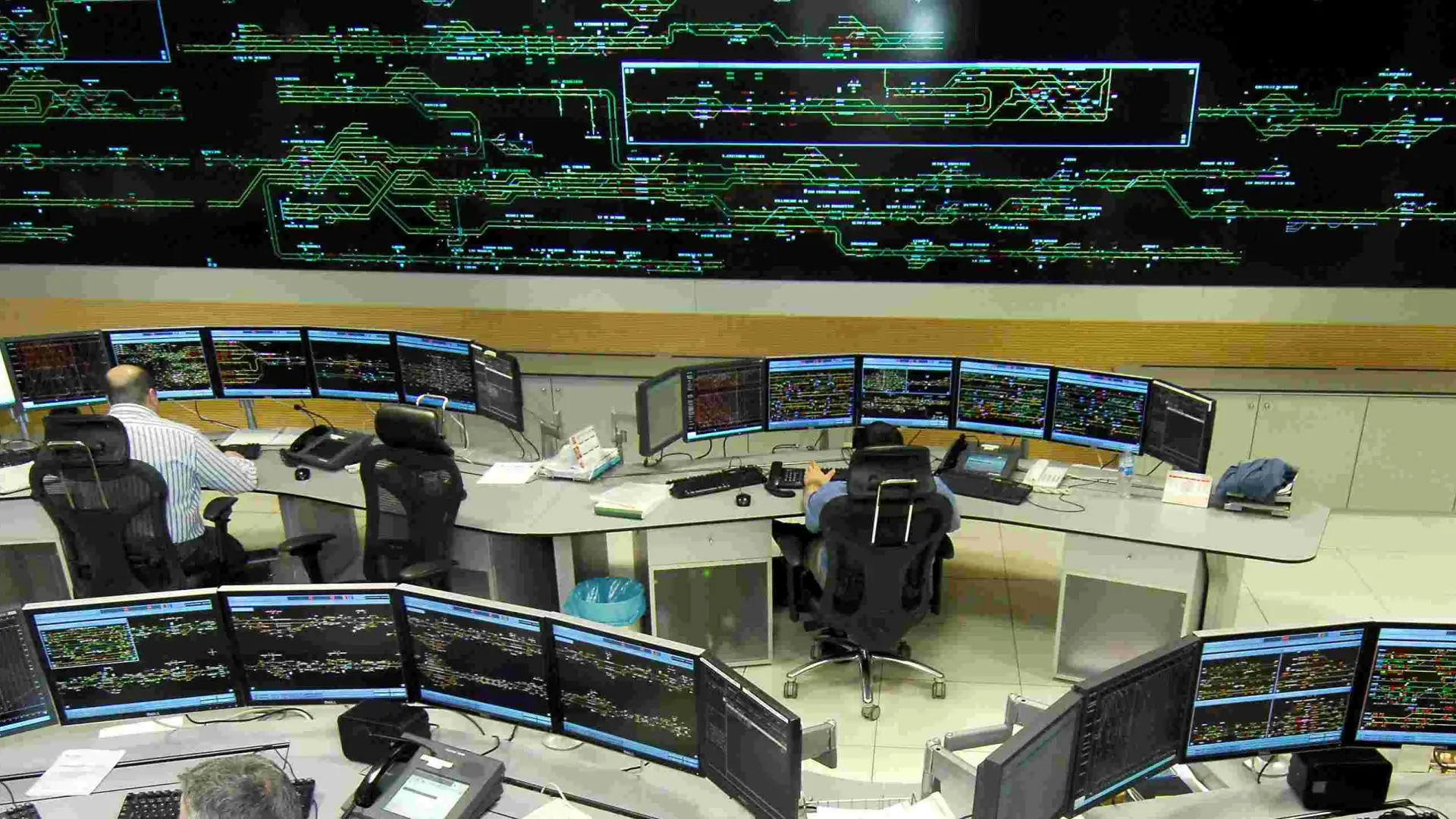 Adif renueva el control de tráfico de trenes para rebajar las ...