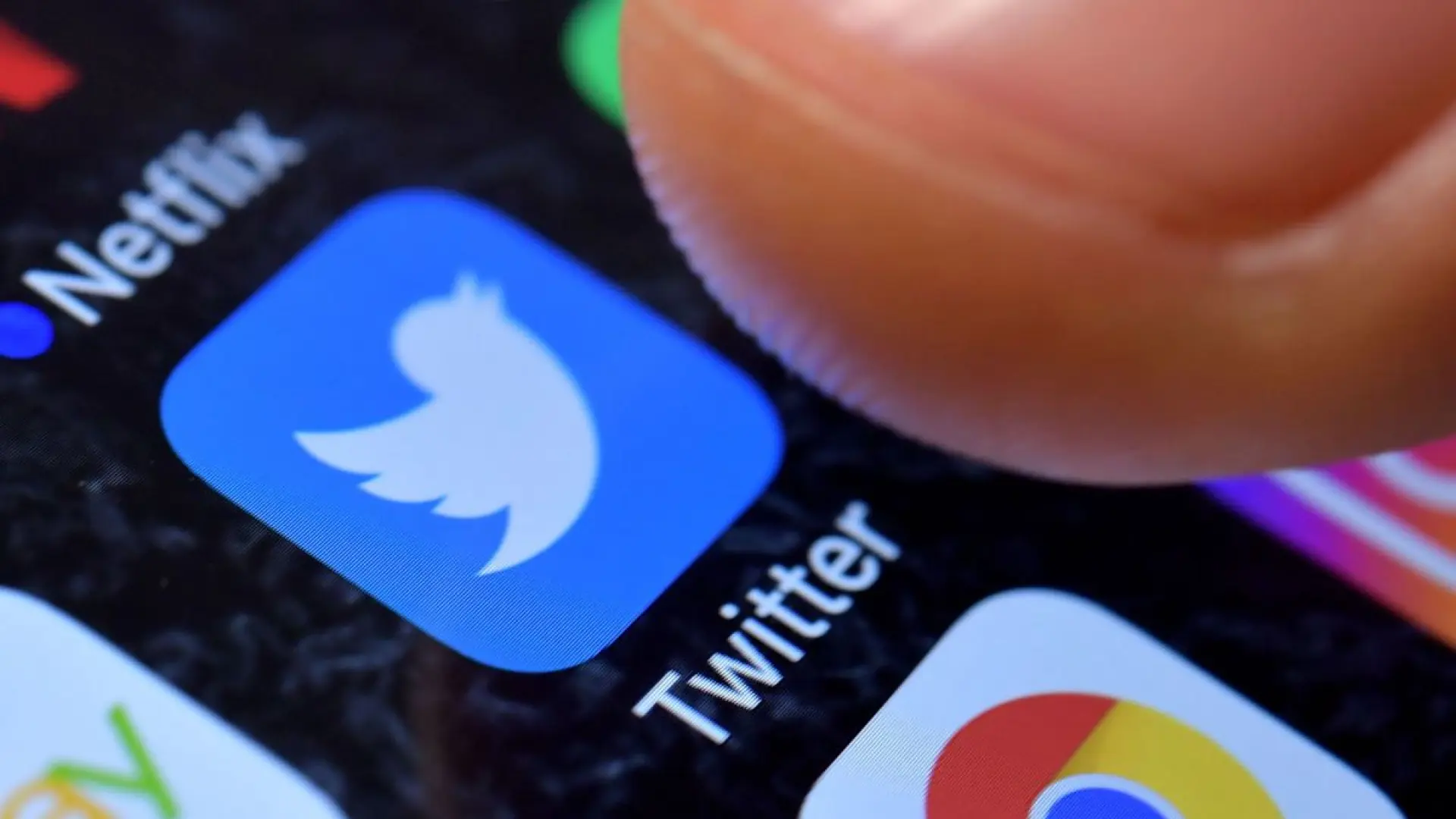 Twitter se fusiona con la nueva X Corp. y deja de ser una compañía ...