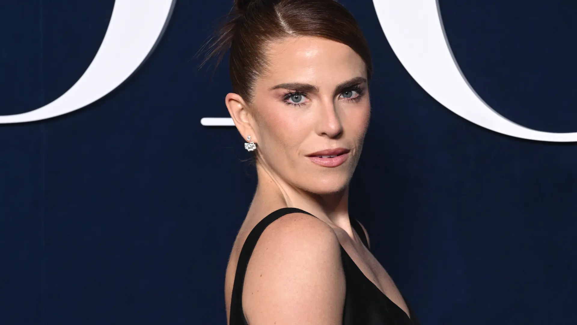 La actriz Karla Souza se autodefine como "persona de color" para exigir más dinero