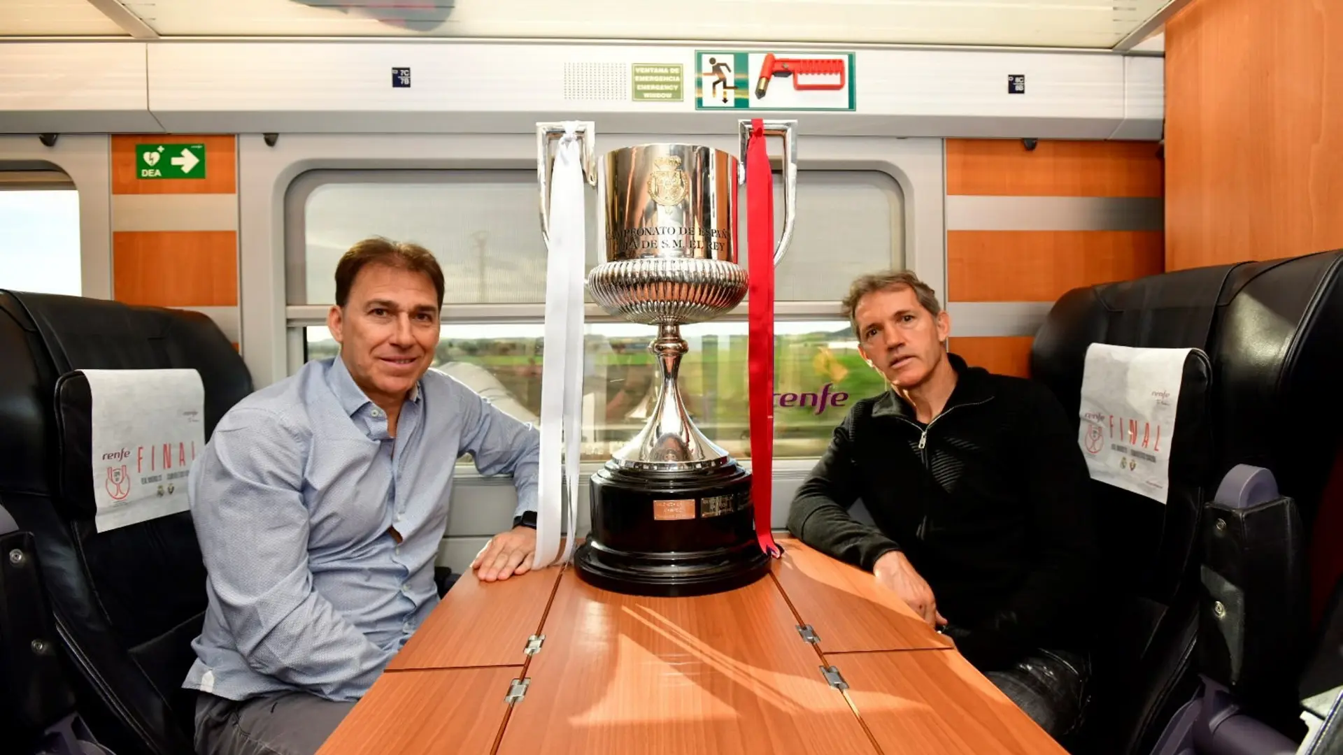 El trofeo de la Copa del Rey llega a Sevilla en un AVE preparado para ...