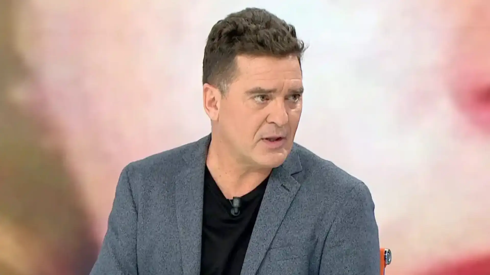 Así es Carlos Quílez, el periodista estrella de 'Y ahora Sonsoles'