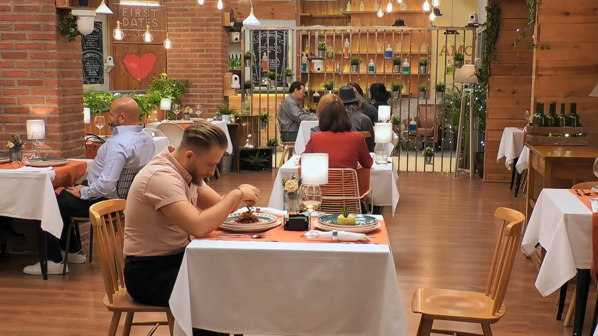 Álex, sobre su cita en 'First Dates': "Me ha dejado tirado, se ha ido"