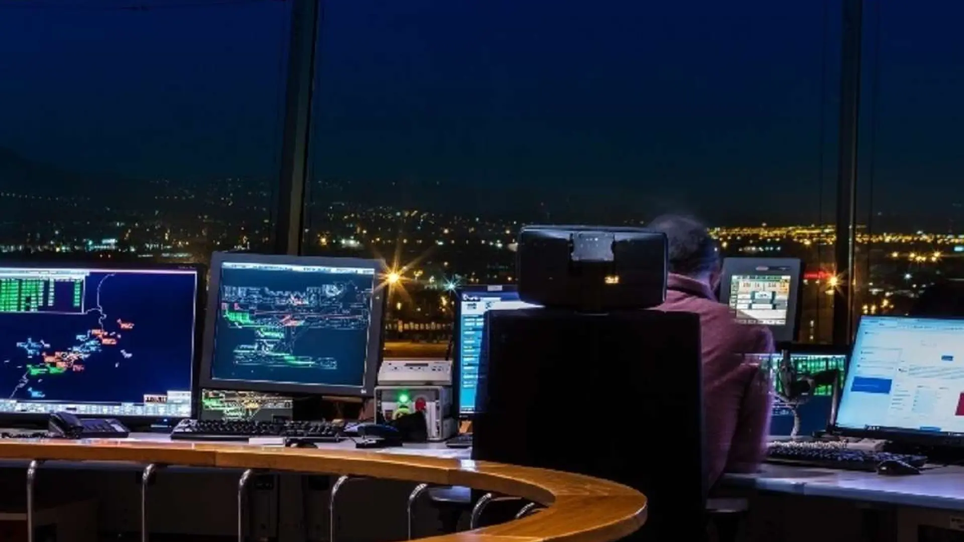 Los controladores aéreos firman con el Mitma un nuevo convenio colectivo