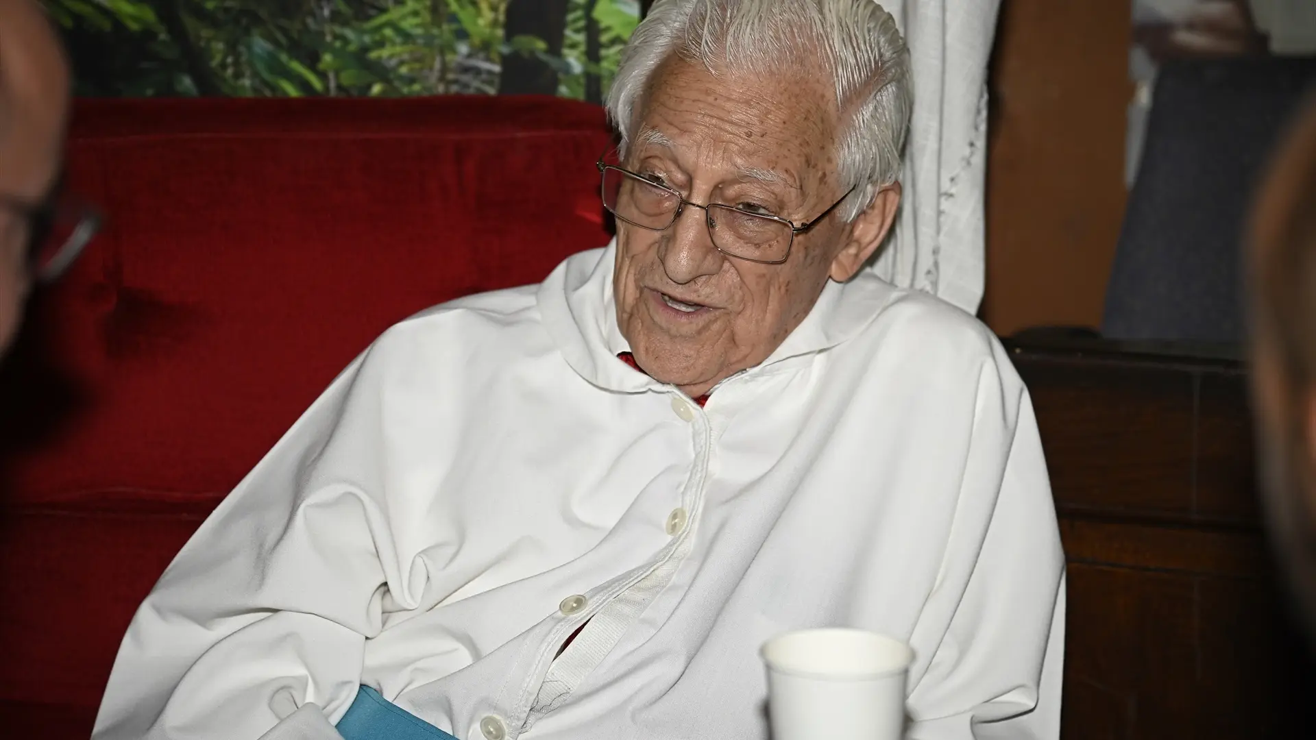 El padre Ángel recibe el alta tras tres días hospitalizado por una ...