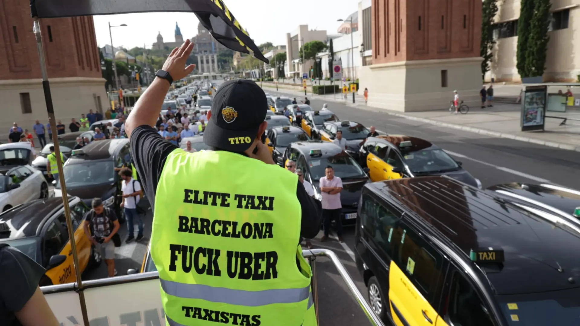 Los taxistas cortan el tráfico en el centro de Barcelona con una marcha ...