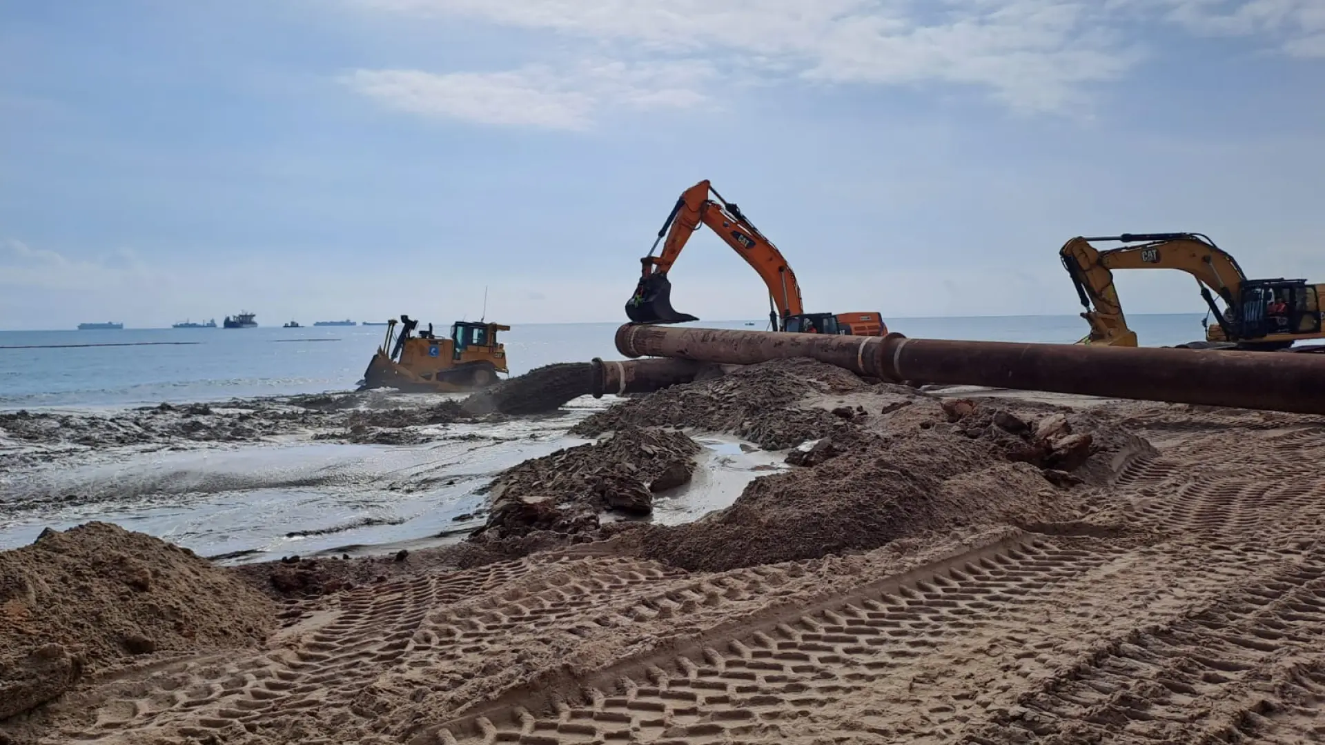 Comienza el dragado para regenerar con tres millones de metros cúbicos de arena las playas del ...