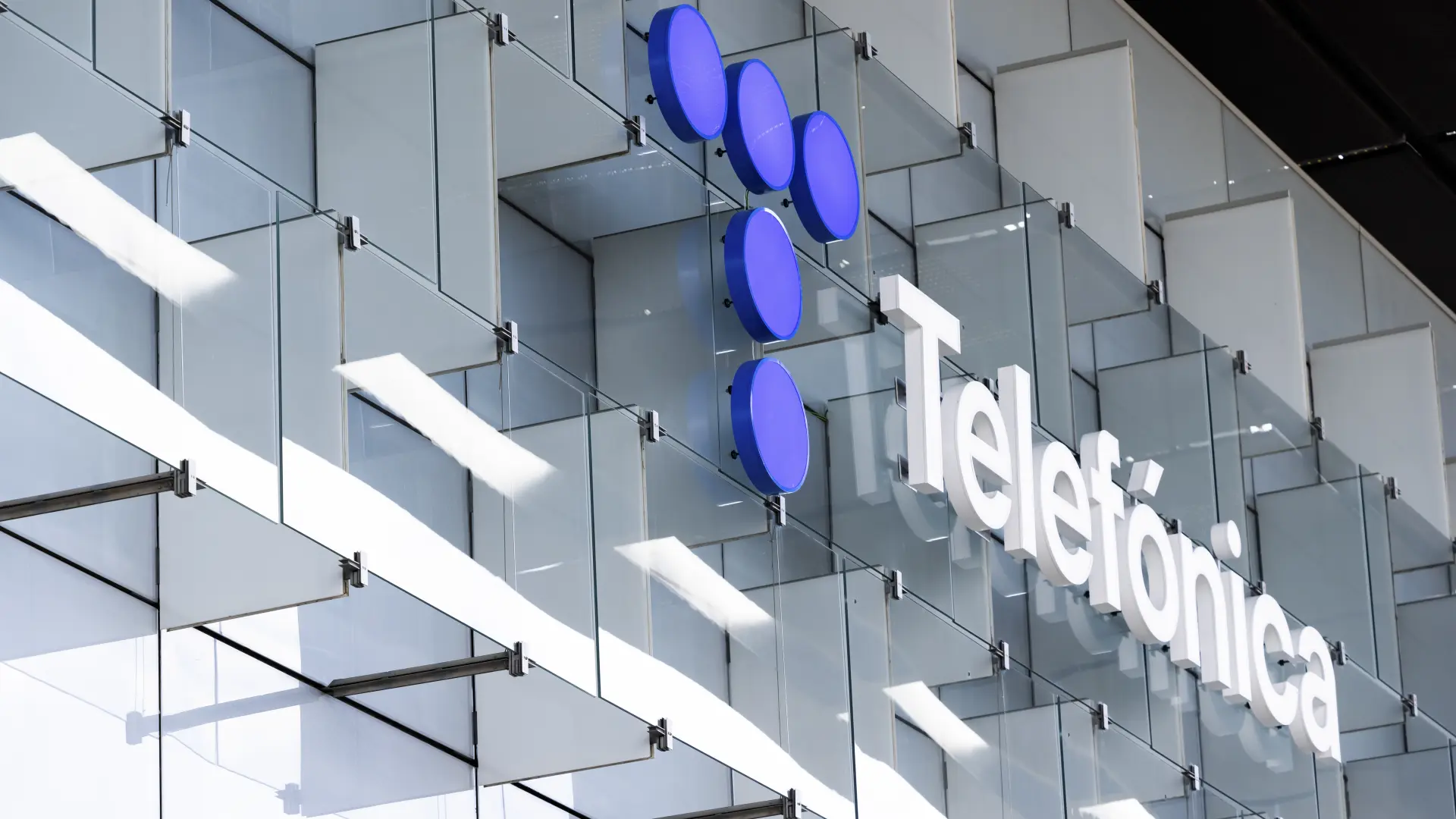 Más de 20 de fondos exprimen su apuesta por Telefónica tras el ...