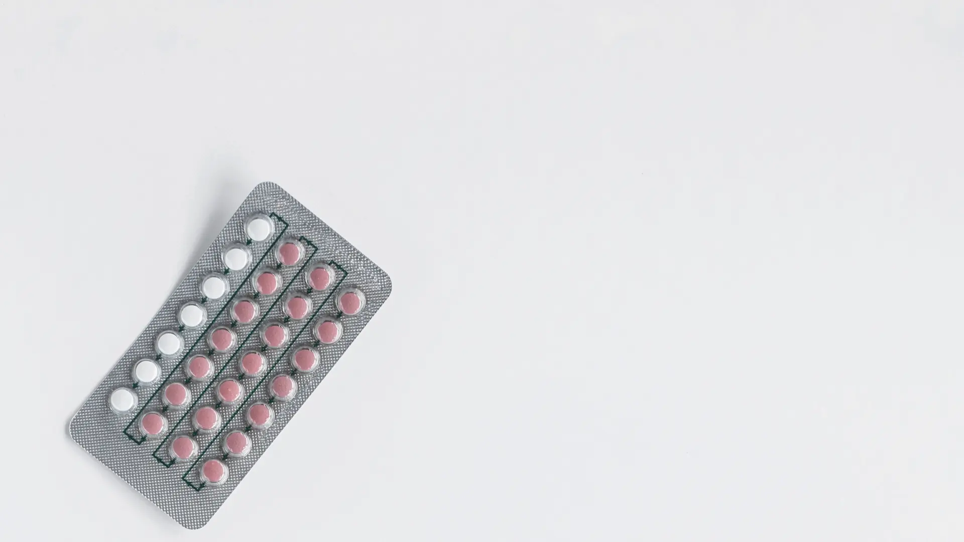 ¿Para qué sirven las pastillas blancas del blíster de las píldoras anticonceptivas?