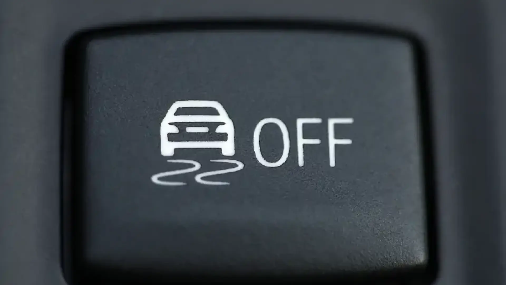 Llevar el botón ESP en Off en tu coche: estos son los peligros a los ...