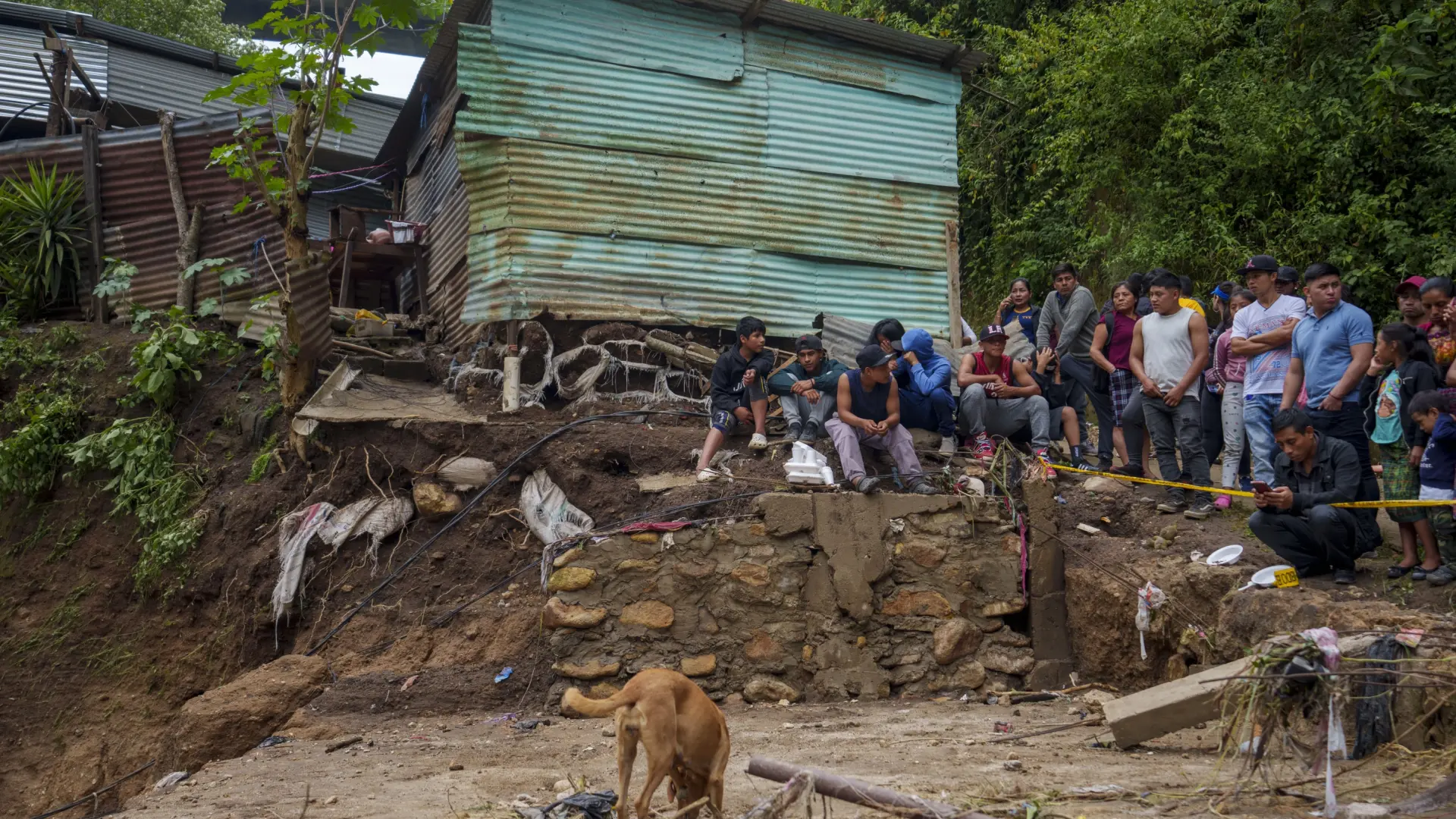 Al Menos Seis Muertos Y 18 Desaparecidos Por El Desbordamiento Del Río