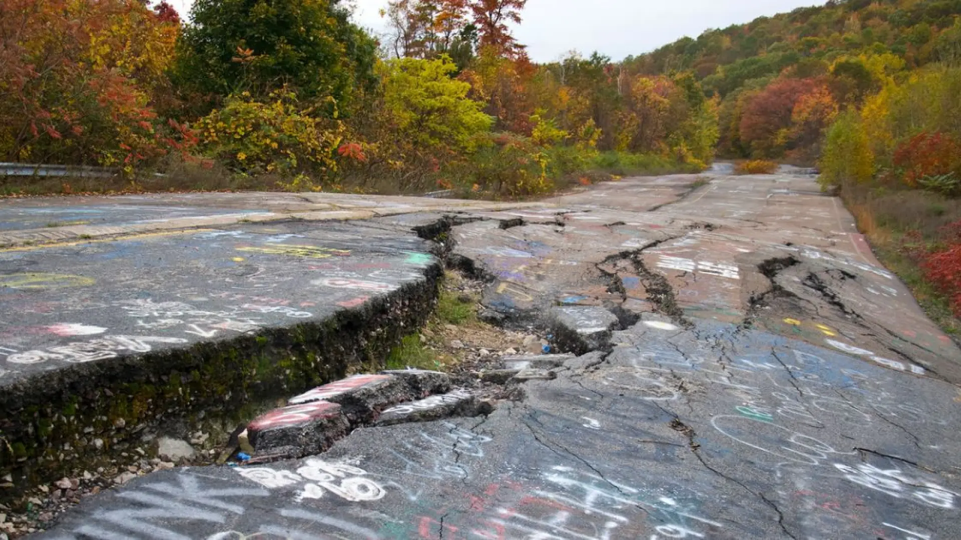 El pueblo fantasma que quedó abandonado por un incendio hace medio siglo y que aún sigue ardiendo