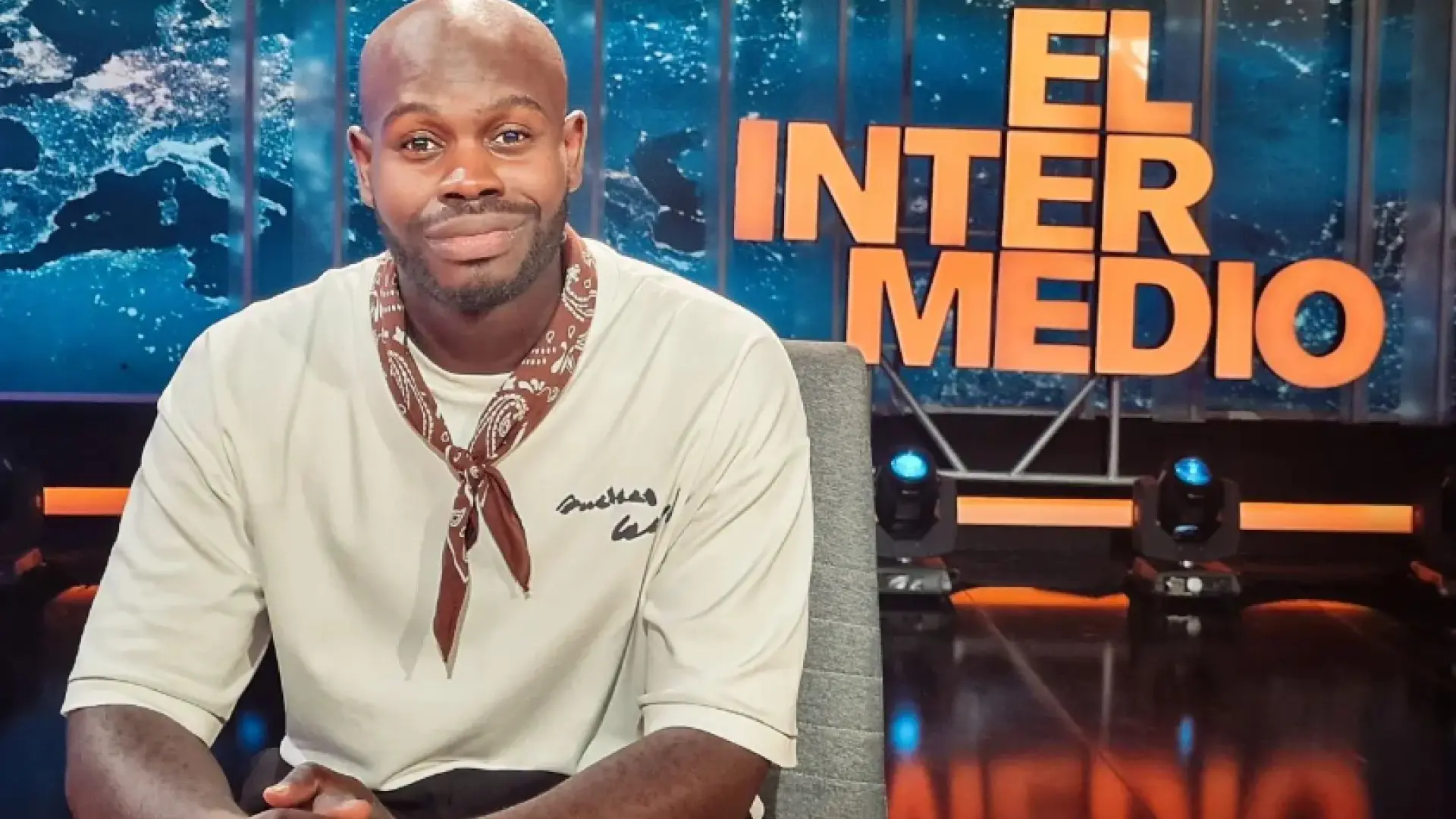 Logotipo Del Hombre Intermedio Destacados De Programación Del Lunes,