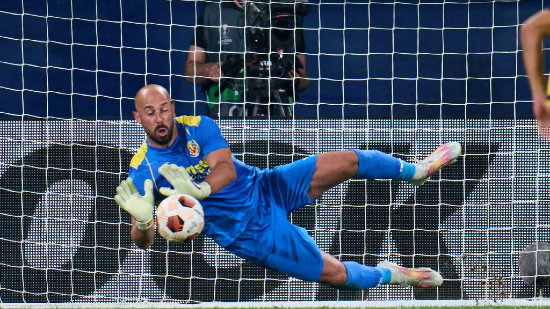 Pepe Reina arranca su nueva etapa como entrenador: vuelve a casa para ...
