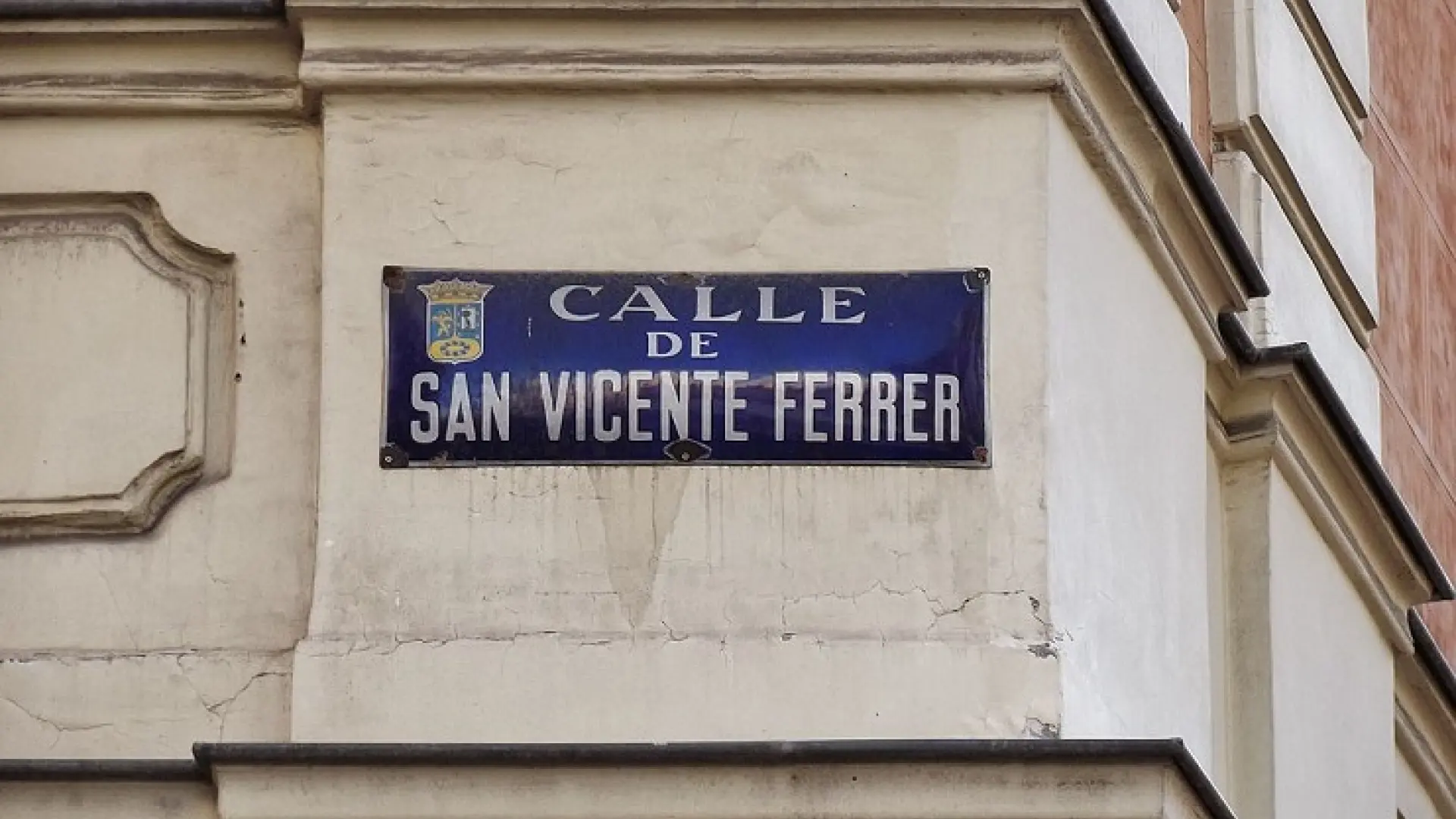 Así es el edificio más estrecho de Madrid: tiene solo 2,40 metros de ancho