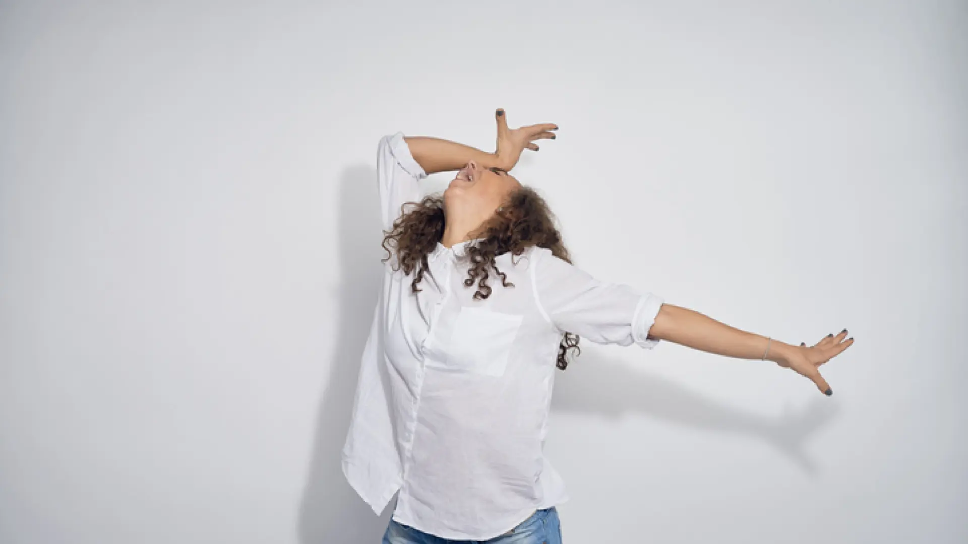 El truco infalible para saber si alguien está fingiendo un desmayo