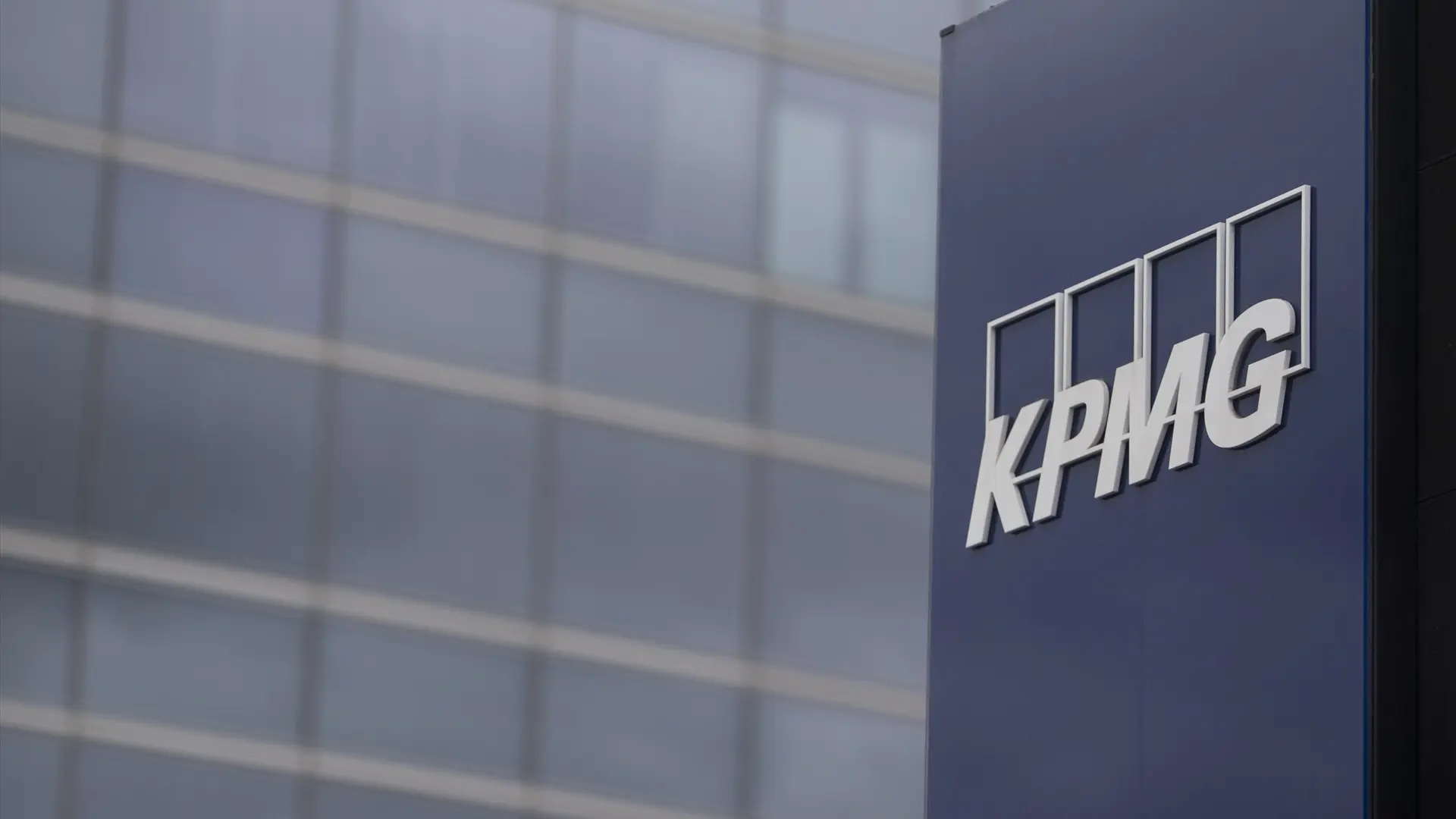 Renfe ficha a KPMG como socio para actualizar su plan estratégico hasta ...