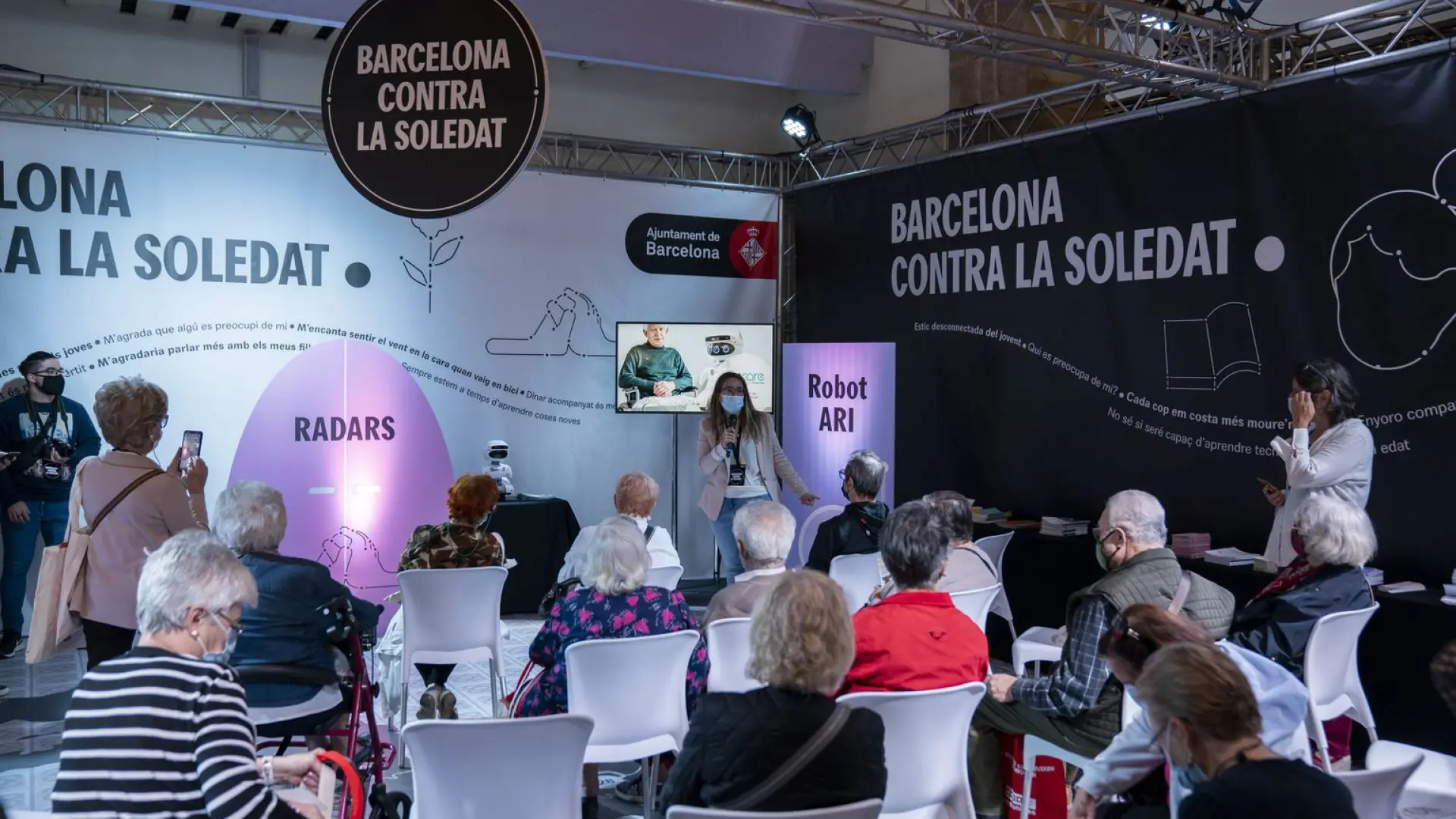 Barcelona trabajará contra la soledad no deseada en cinco barrios más