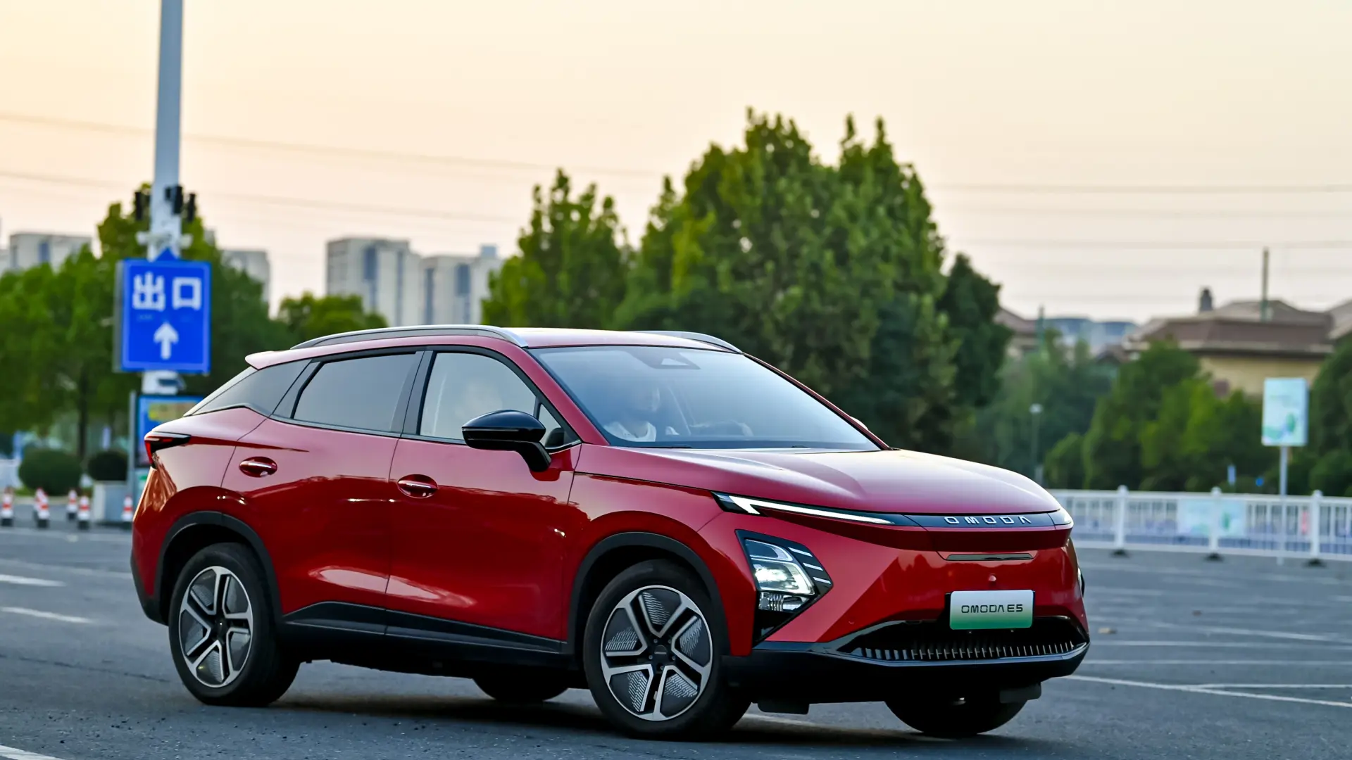 El SUV eléctrico chino, Omoda 5 EV, costará menos de 40.000 euros y tendrá una autonomía de 450 ...