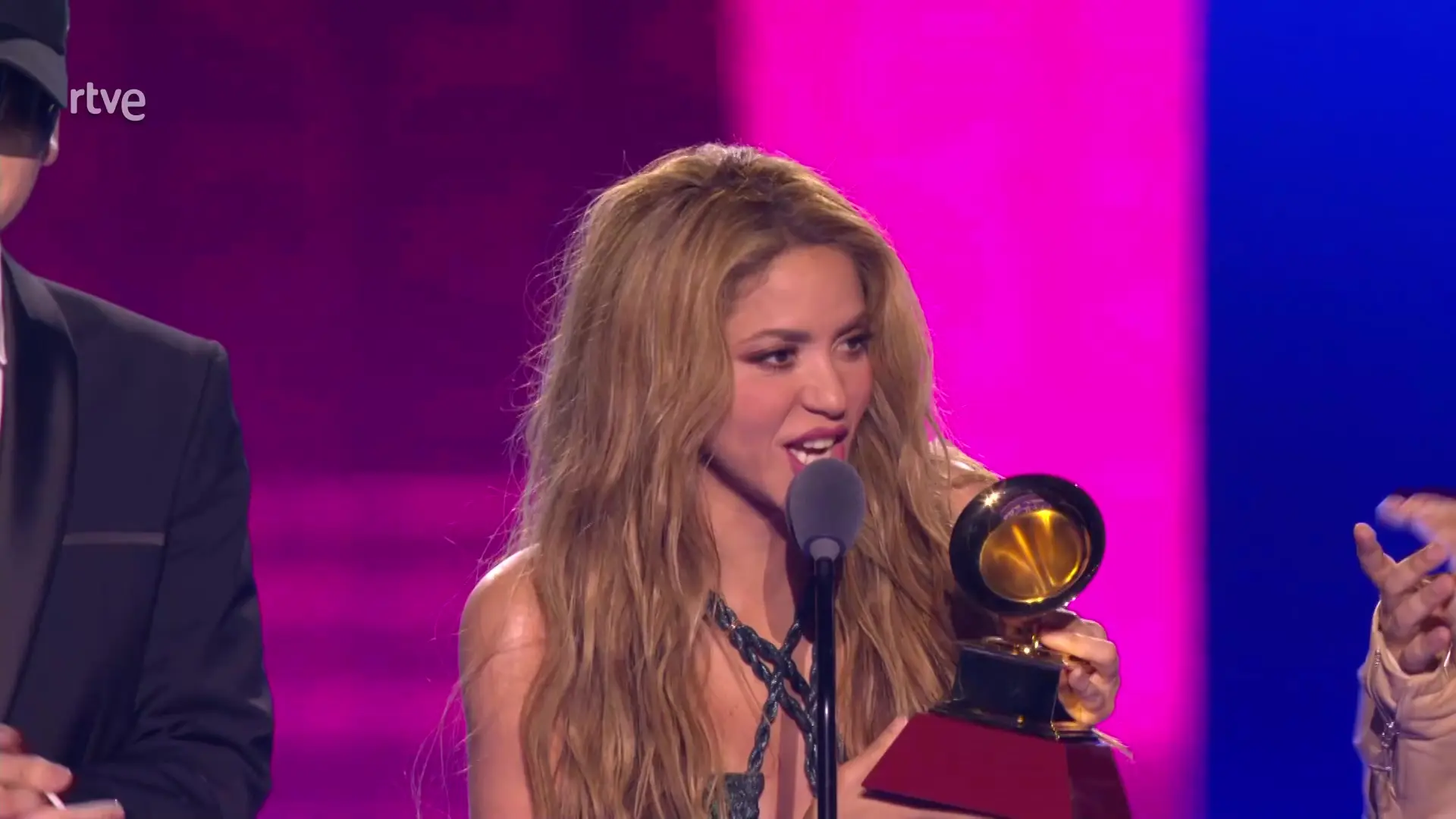 Shakira recoge su segundo Latin Grammy por su canción con Bizarrap: "En ...