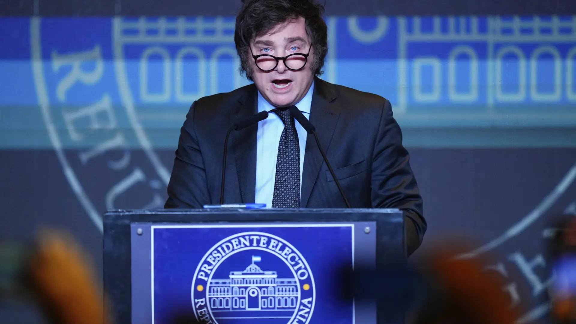 Milei irrumpe en Argentina para poner en marcha su experimento ...