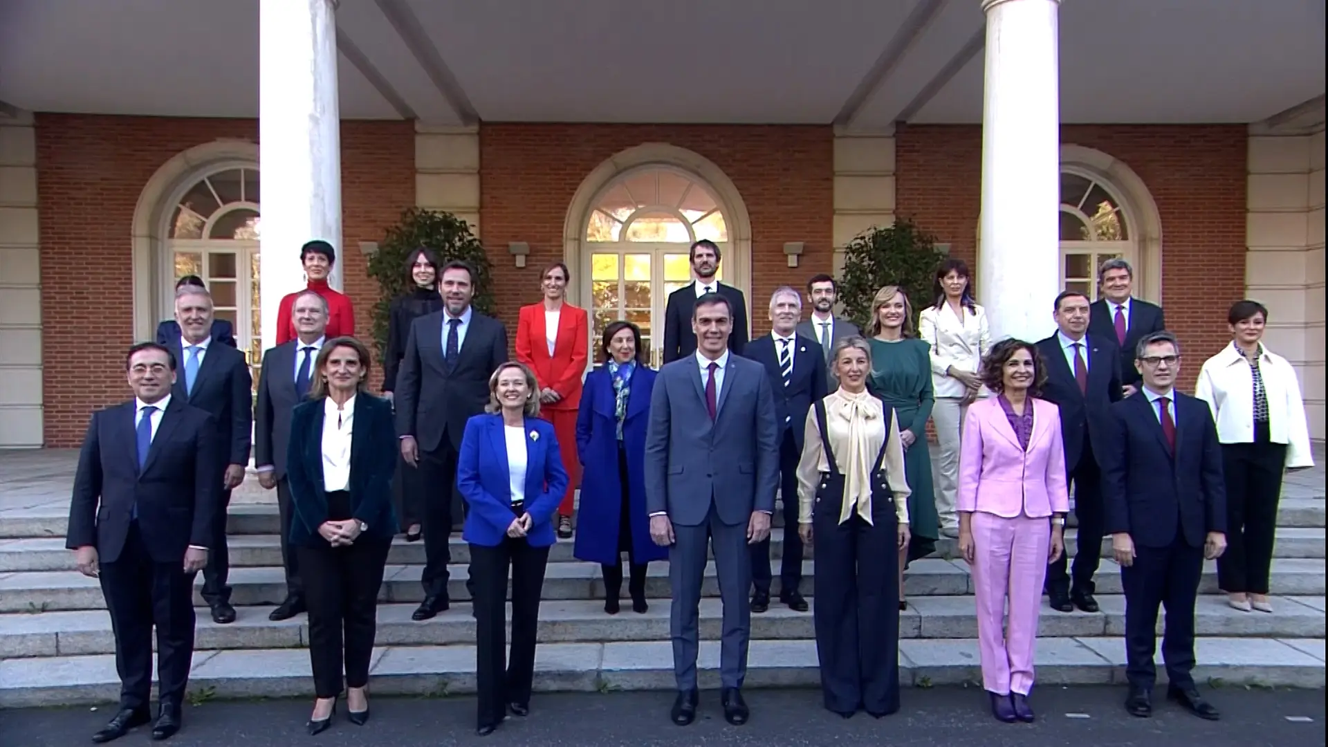 Los ministros se estrenan en Moncloa en el primer Consejo del nuevo Gobierno de Pedro Sánchez