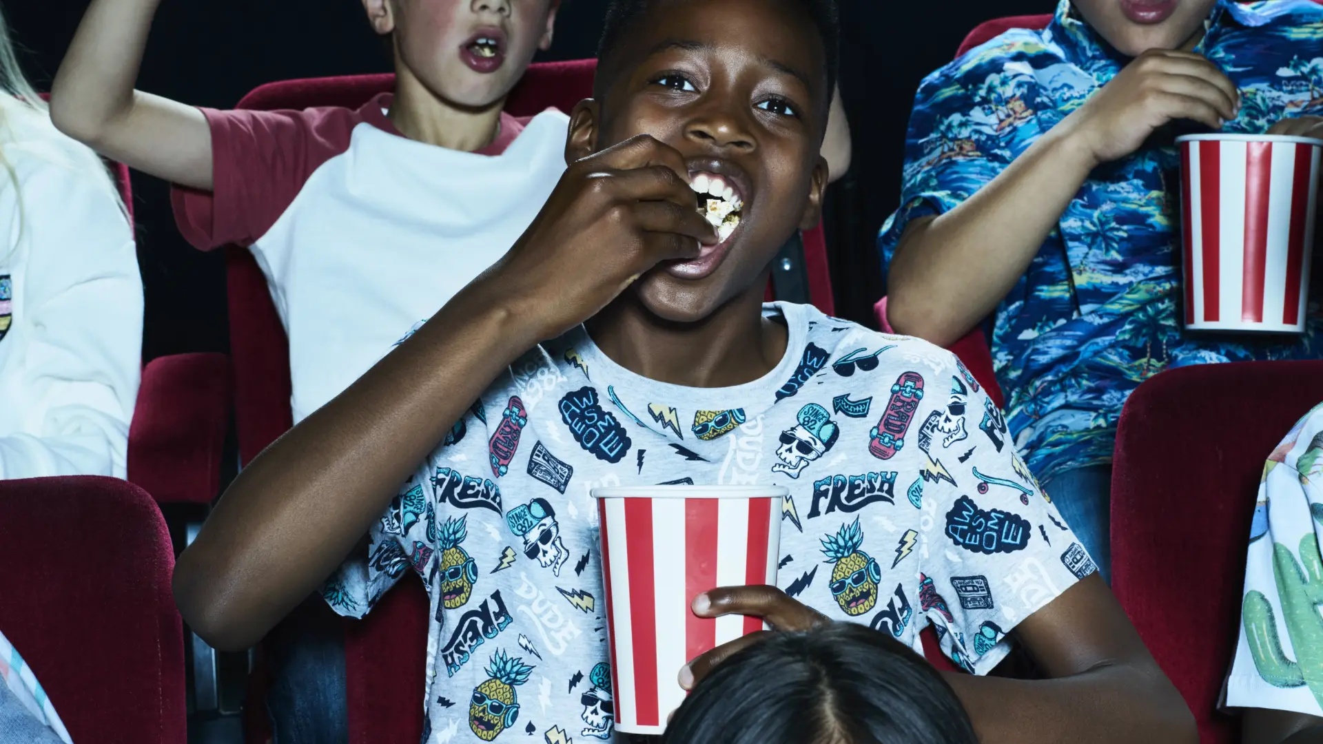 ¿Pueden prohibirte entrar al cine con tu propia comida y bebida? Esto ...