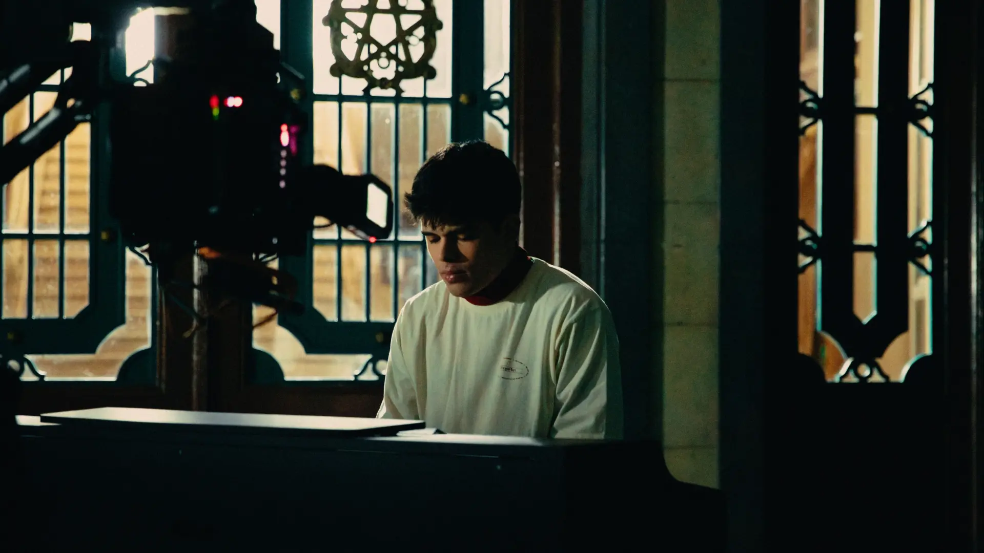 Íñigo Quintero estrena el videoclip de su nueva canción 'Lo que queda ...