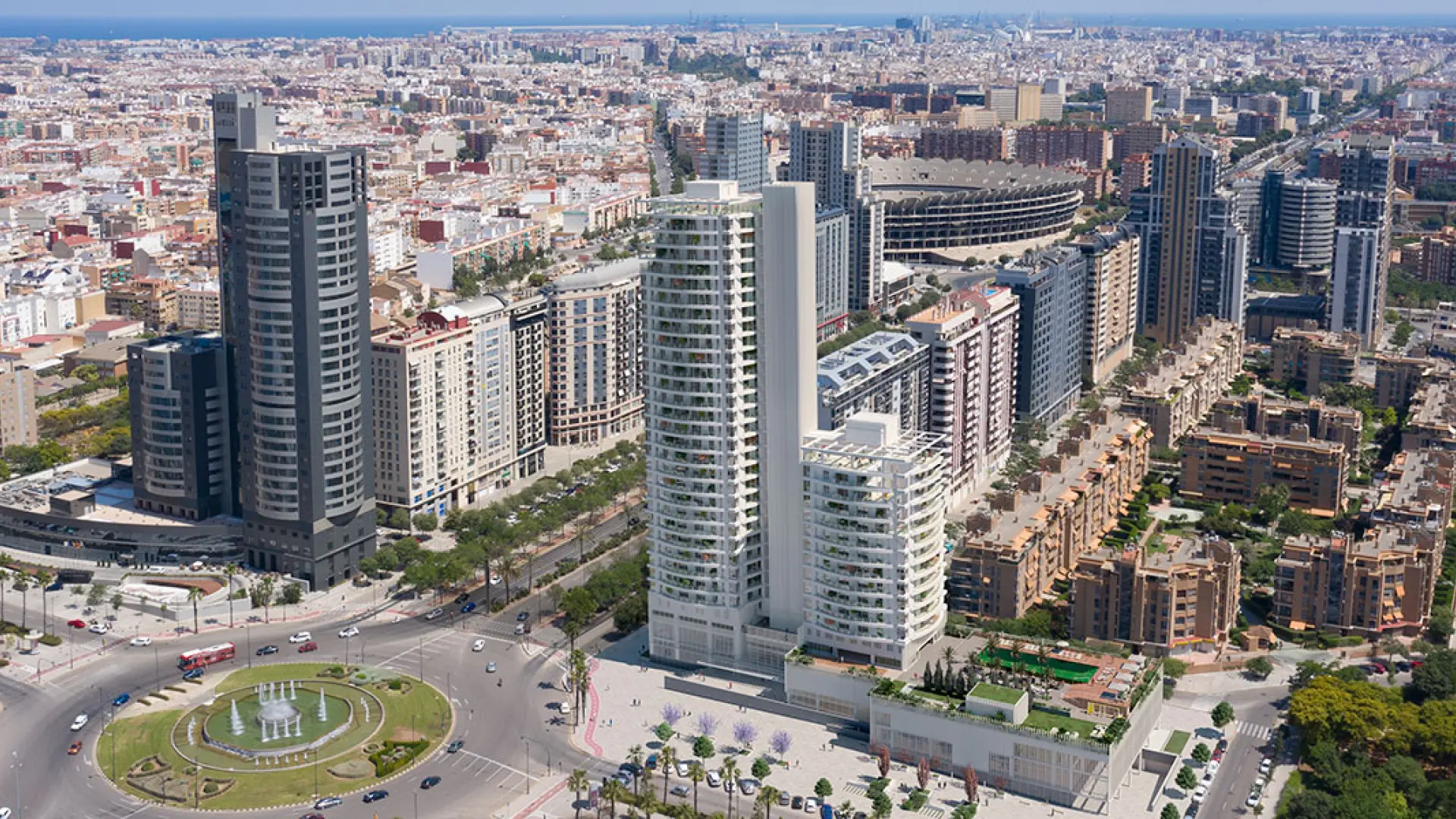 Este es el edificio más alto de Valencia: es un hotel y tiene un 'gemelo' residencial enfrente