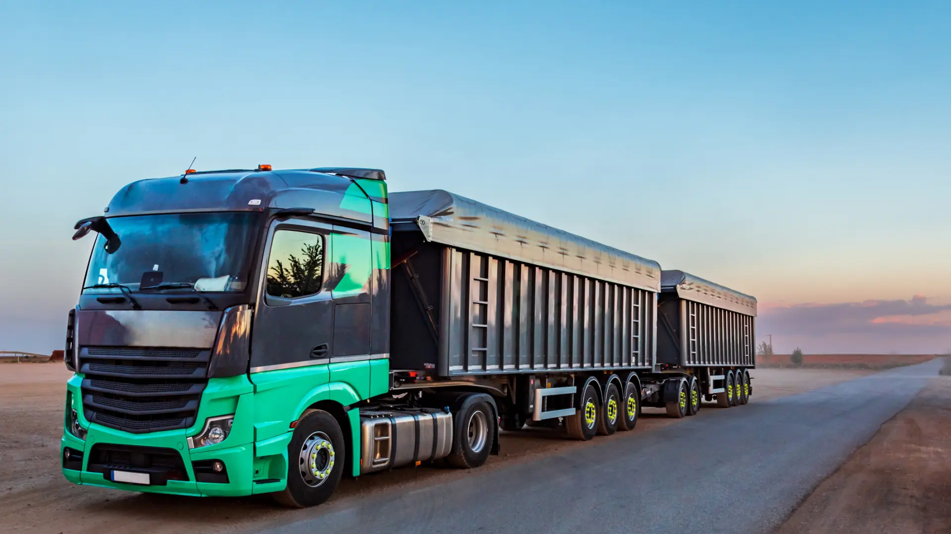 La DGT legaliza la circulación de los duotrailers en España: pueden ...