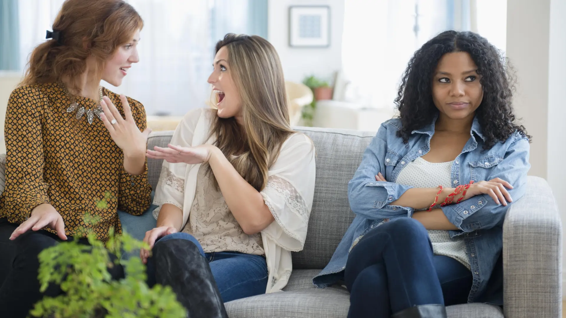 Seis signos de que le caes mal a alguien, según un 'influencer'