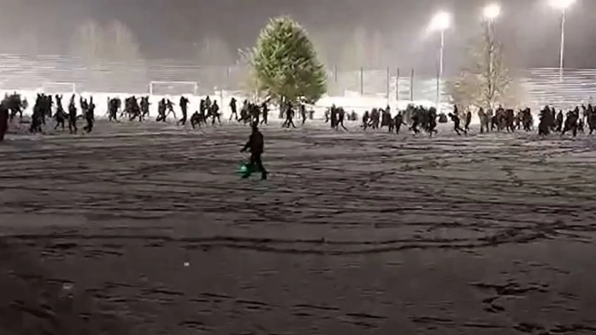 Vídeo: Más de 300 personas protagonizan una épica batalla de bolas de ...