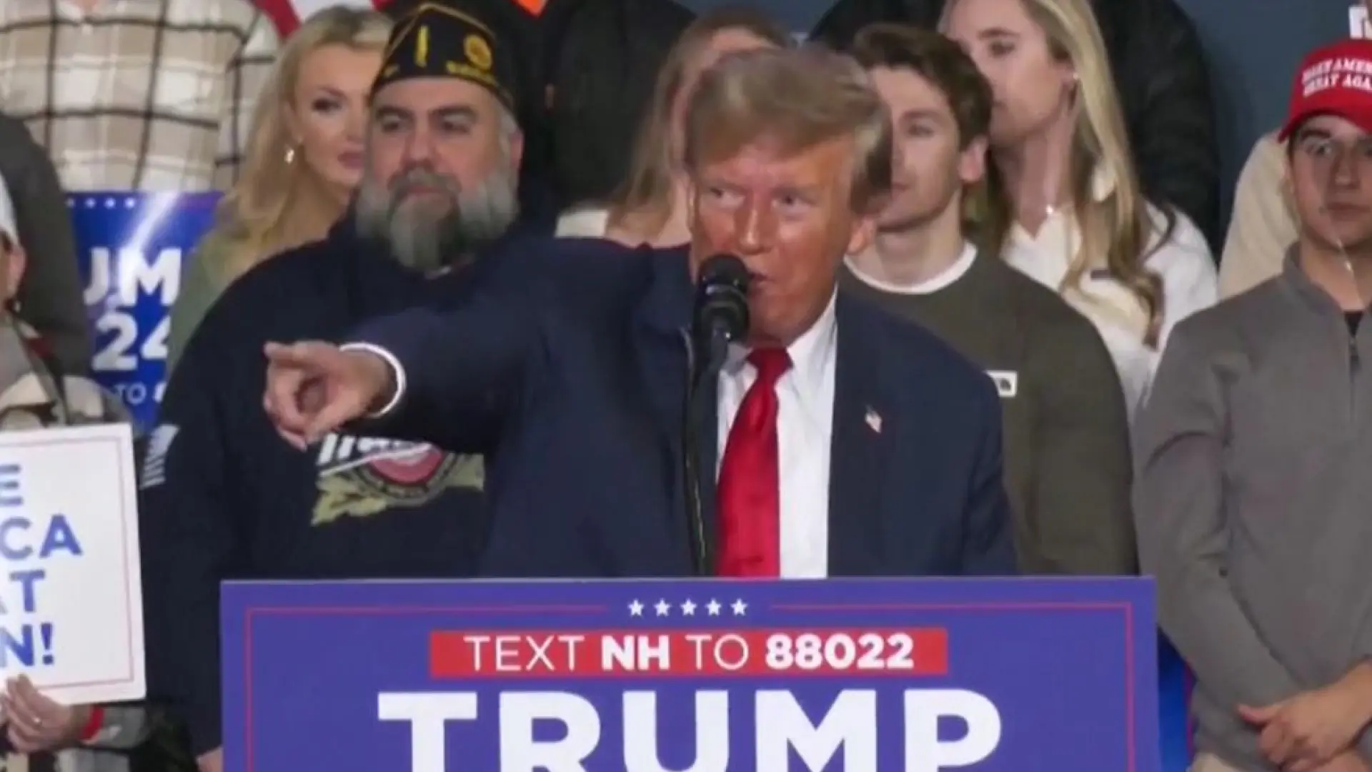 Trump le pide a la seguridad que expulse a un alborotador de su mitin ...