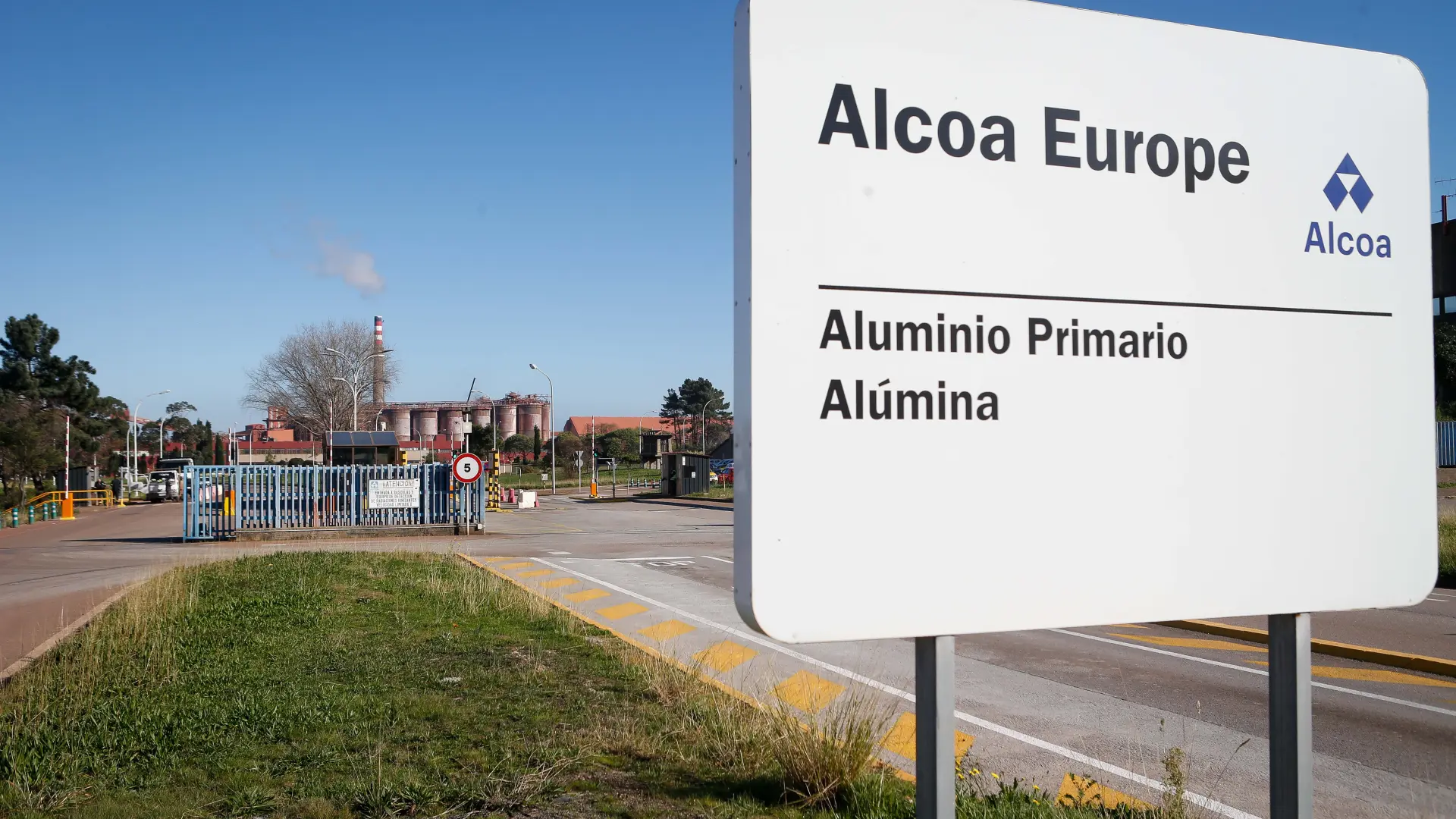 Alcoa promete reactivar las primeras cubas de la planta de San Cibrao ...