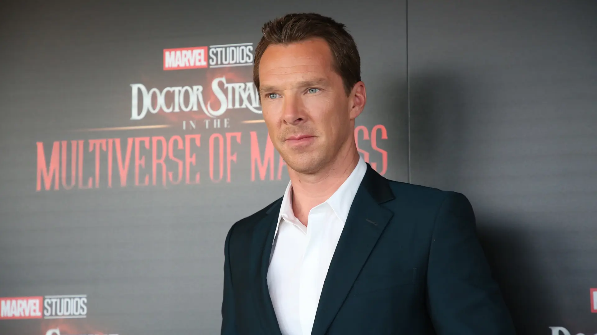Benedict Cumberbatch Besando A Un Hombre