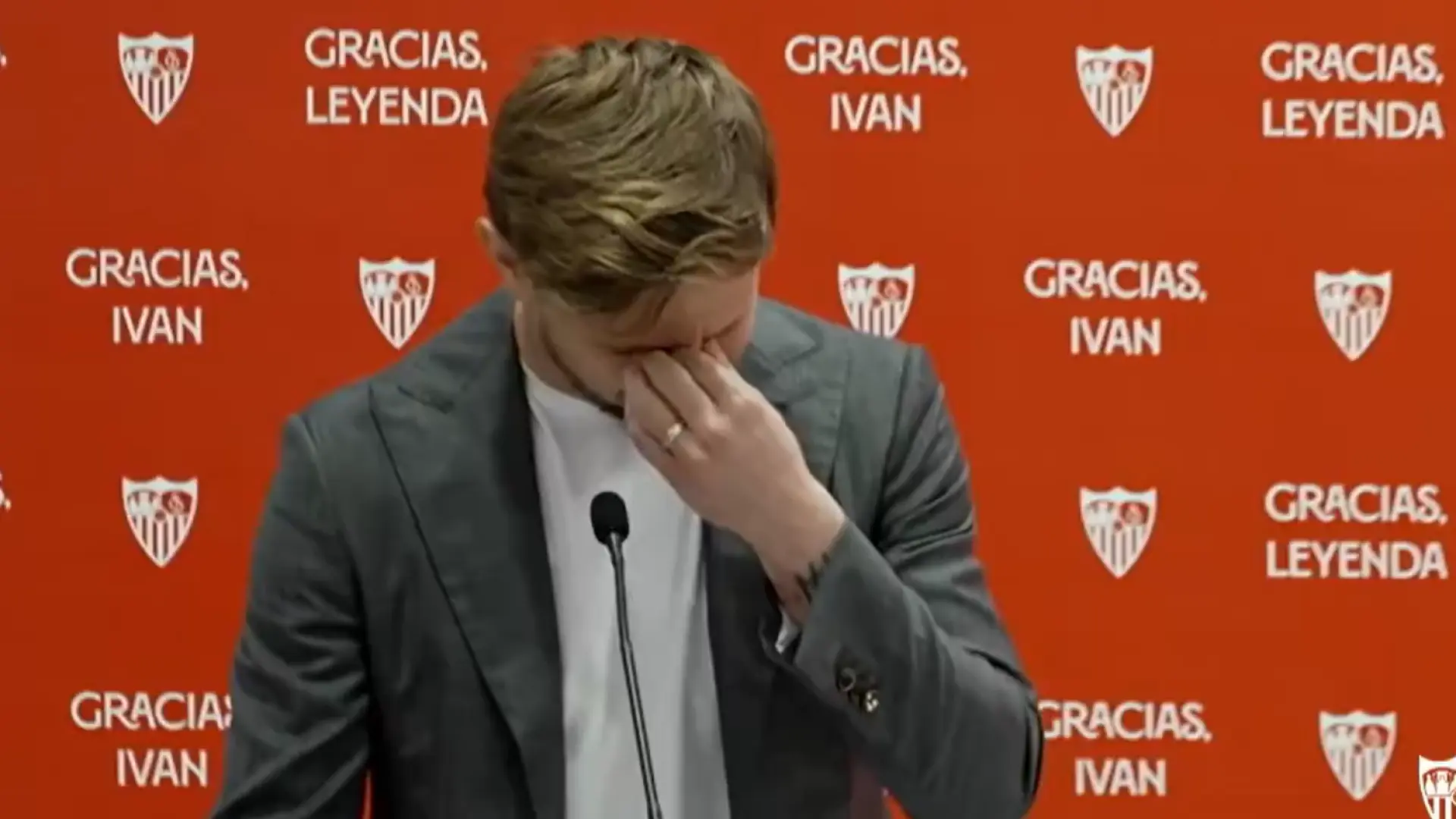 Rakitic pone rumbo a Arabia entre lágrimas: "El Sevilla es mi vida y mi corazón"