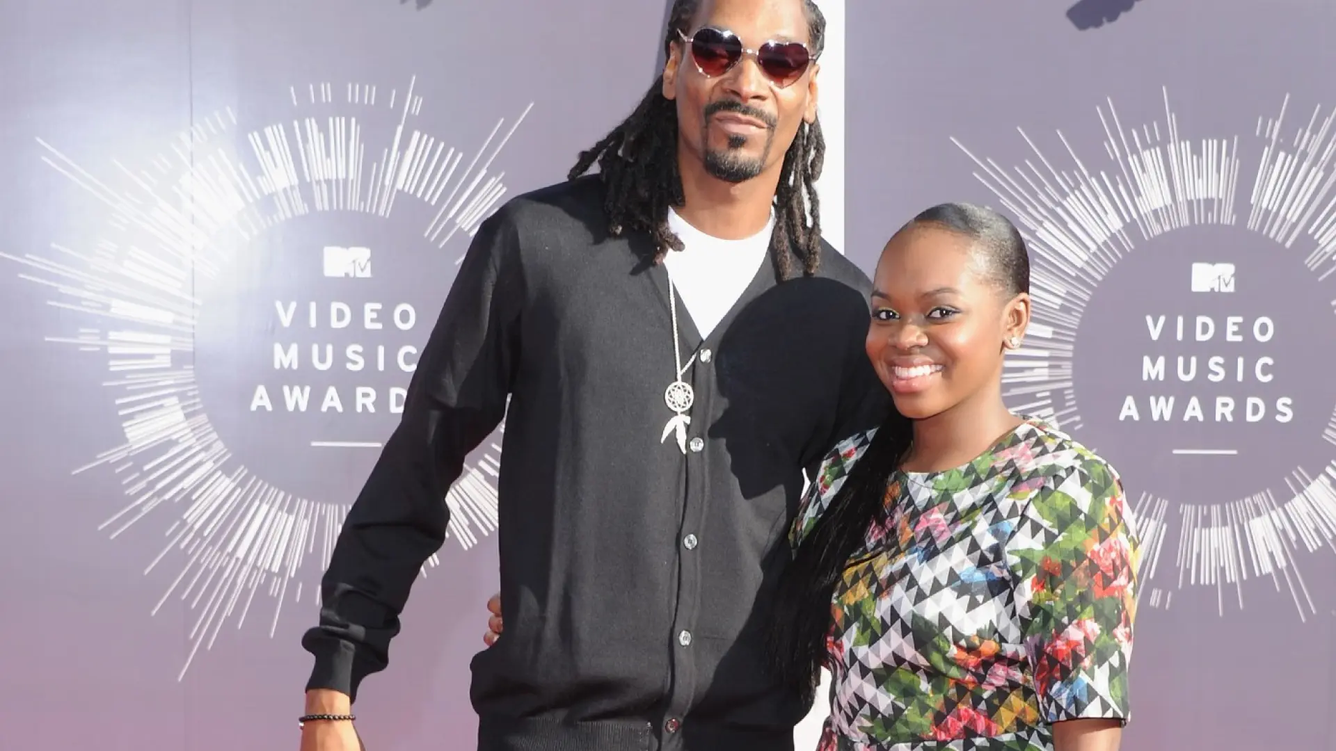 La hija de 24 años del rapero Snoop Dogg se recupera de un derrame cerebral