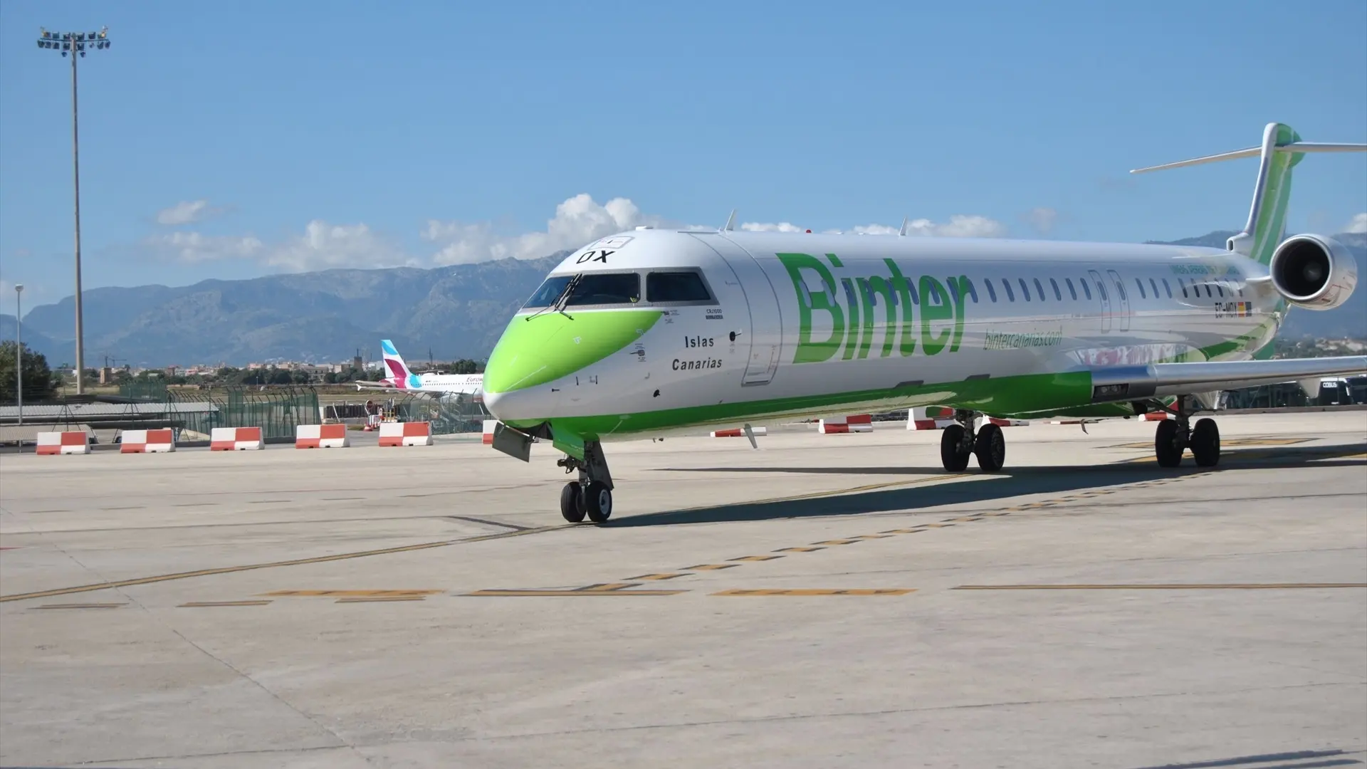 Binter Canarias estrena vuelos a Madrid atento a la fusión entre Iberia ...