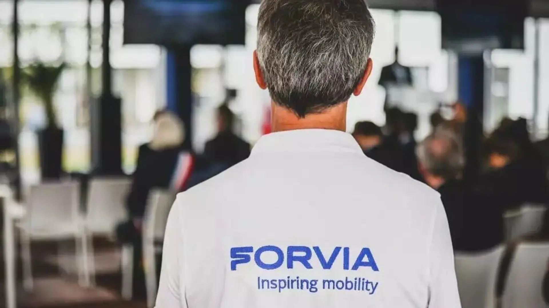 Los trabajadores exigen a Forvia conocer el impacto en España del plan ...