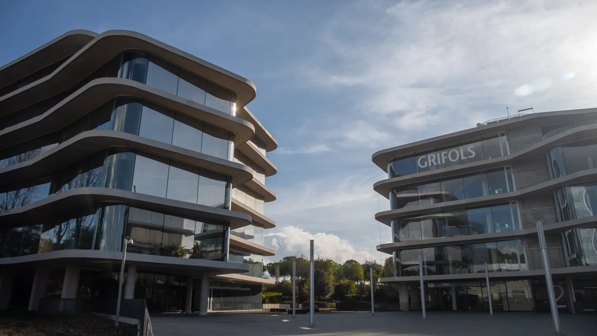 Grifols se desploma en bolsa: la CNMV se apiada de sus fallos pero pide correcciones