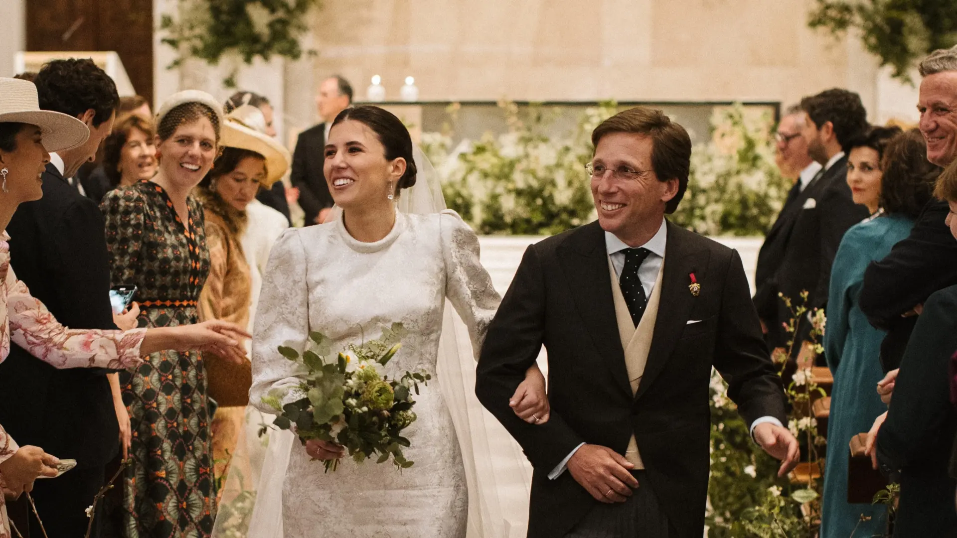 Las mejores imágenes de la boda entre Almeida y Teresa Urquijo: muchas caras conocidas