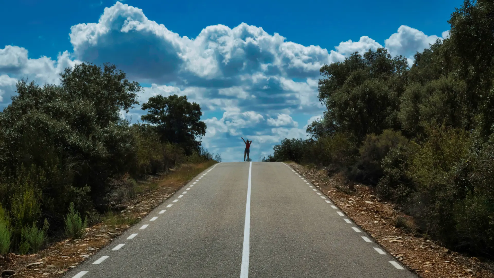 ¿Qué es un cambio de rasante y por qué son tan peligrosos? La DGT responde