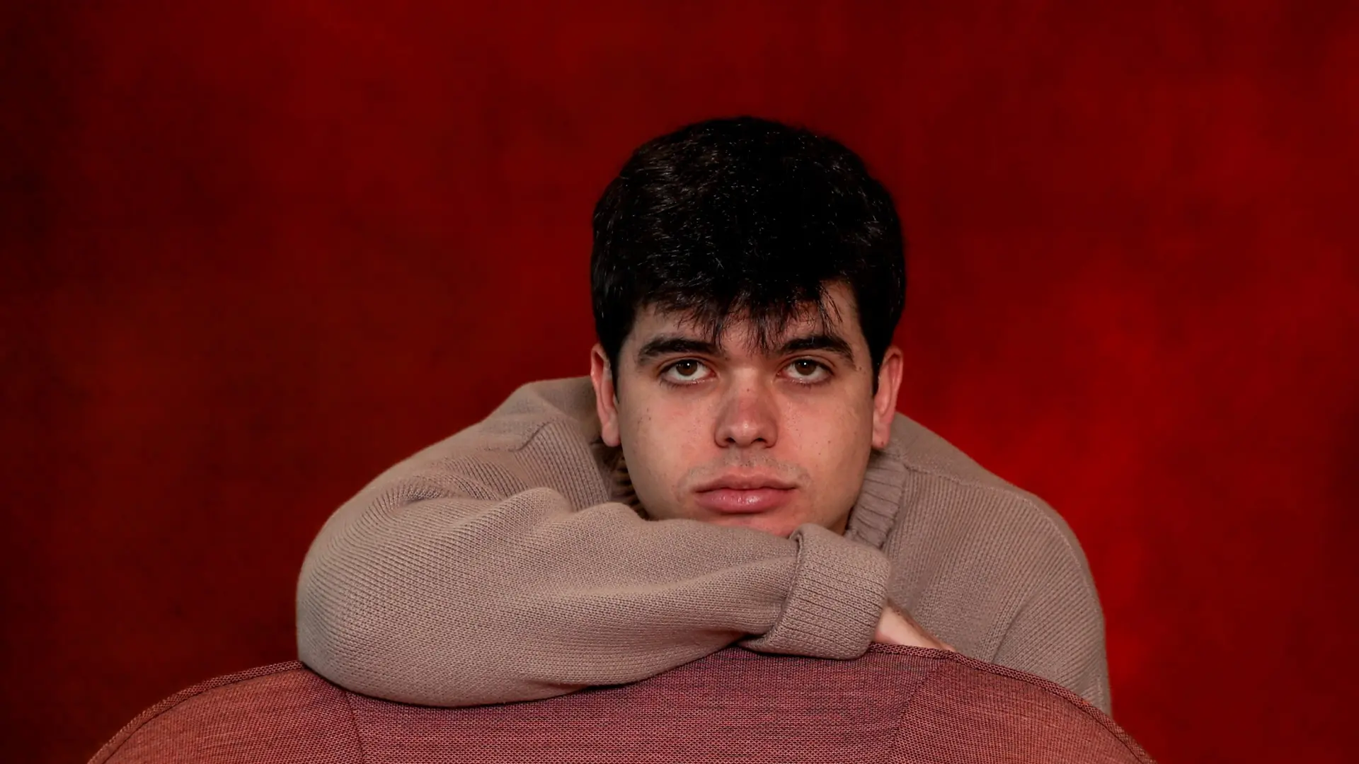 Íñigo Quintero presenta su primer EP, 'Es solo música', con cinco ...