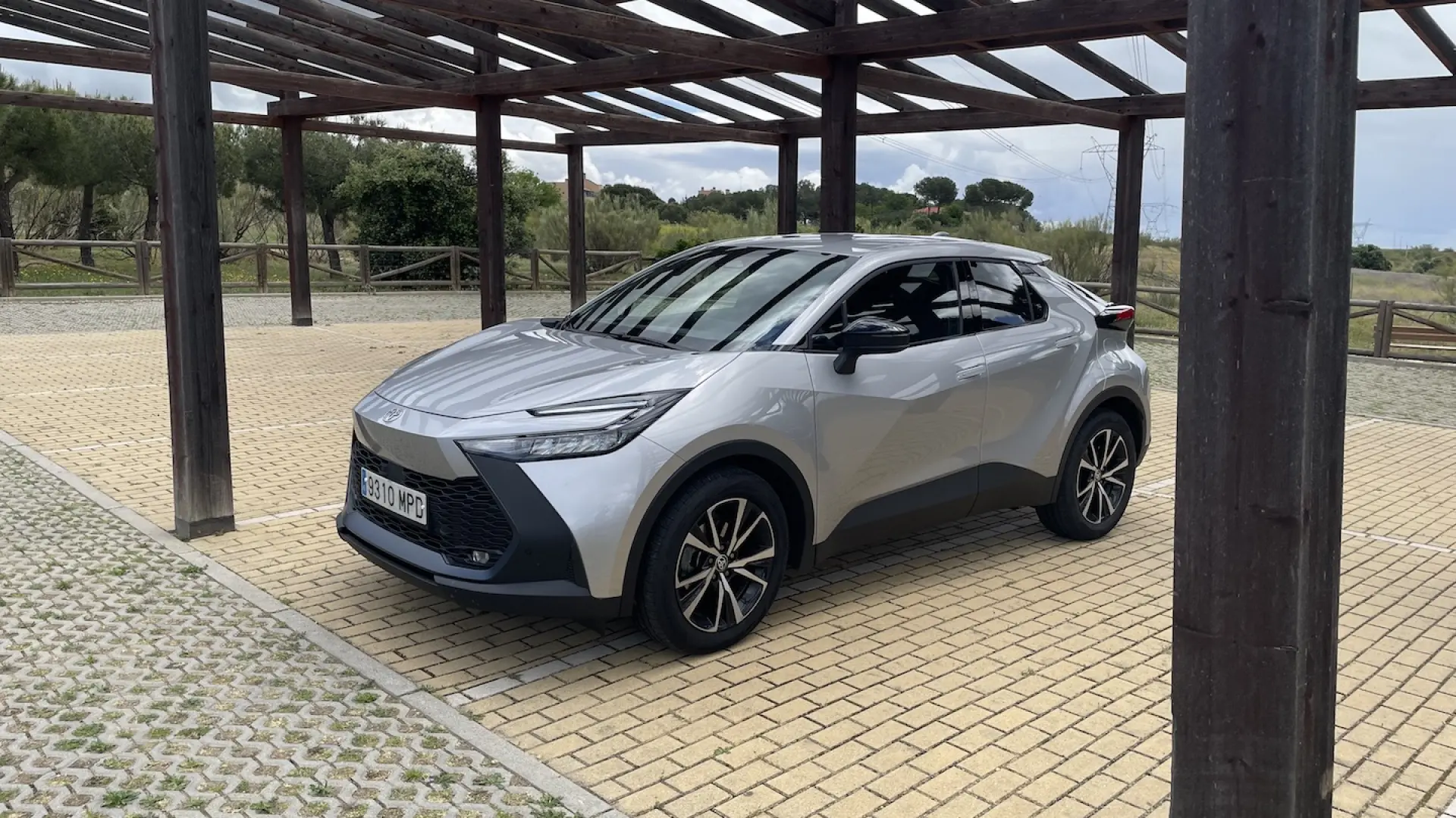 Al volante del nuevo Toyota CH-R, el SUV que sigue sorprendiendo por su ...