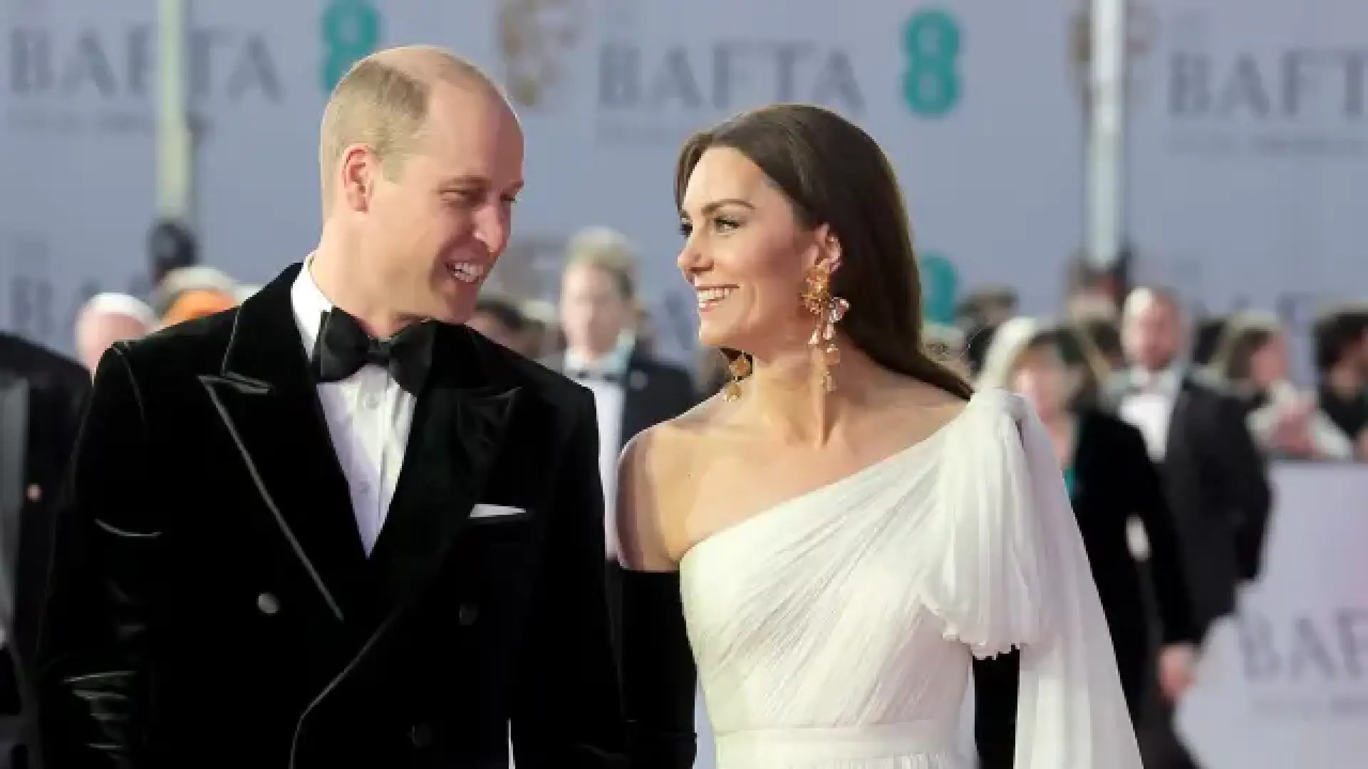 Las fotos inéditas de sus hijos con las que Kate Middleton ha felicitado al príncipe Guillermo