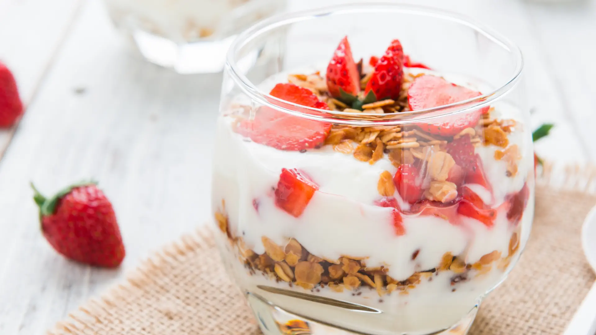 Parfait de yogur y fresas, una receta barata y fácil para un rico ...