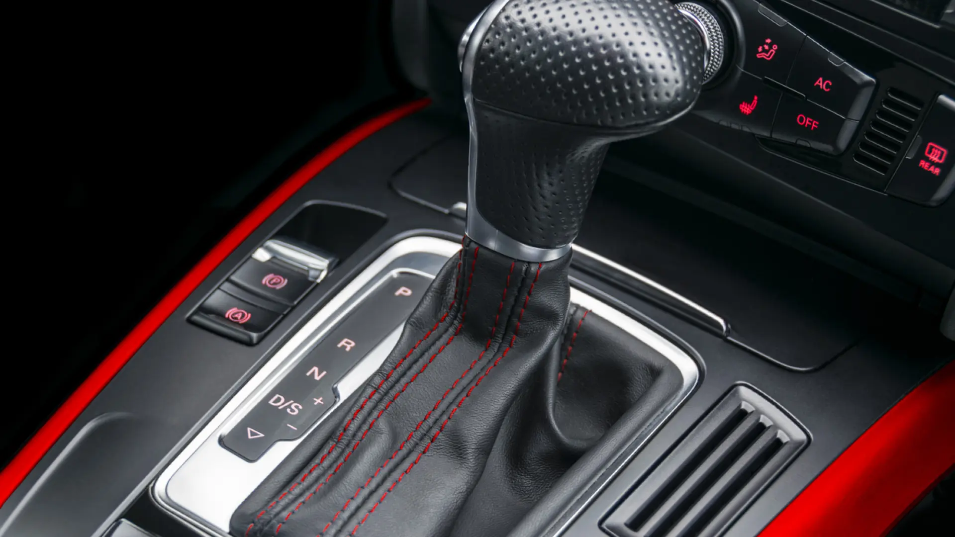 ¿Qué significa la letra R del cambio automático de un automóvil?